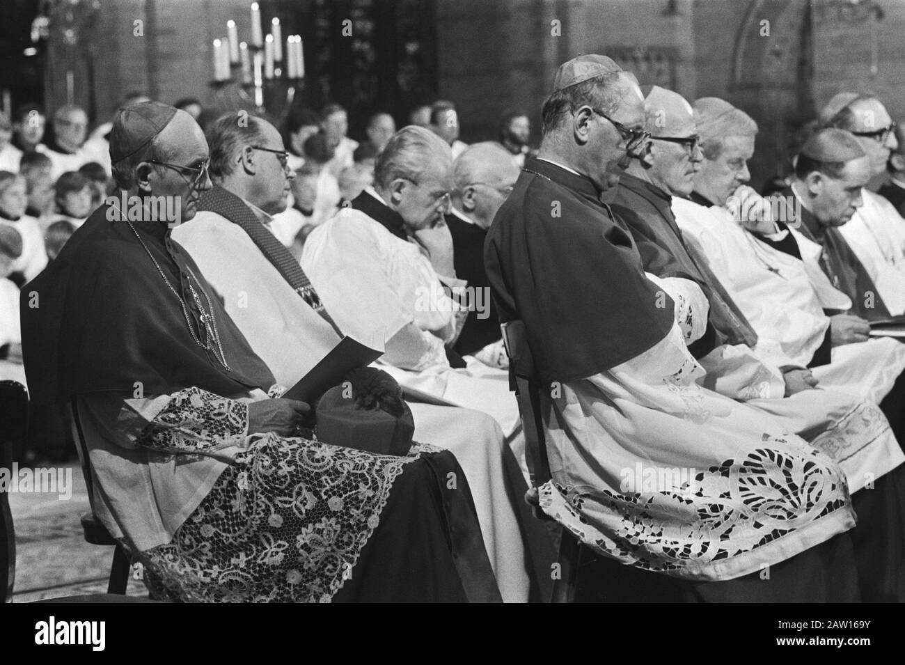 Foreground left msgr hi-res stock photography and images - Alamy