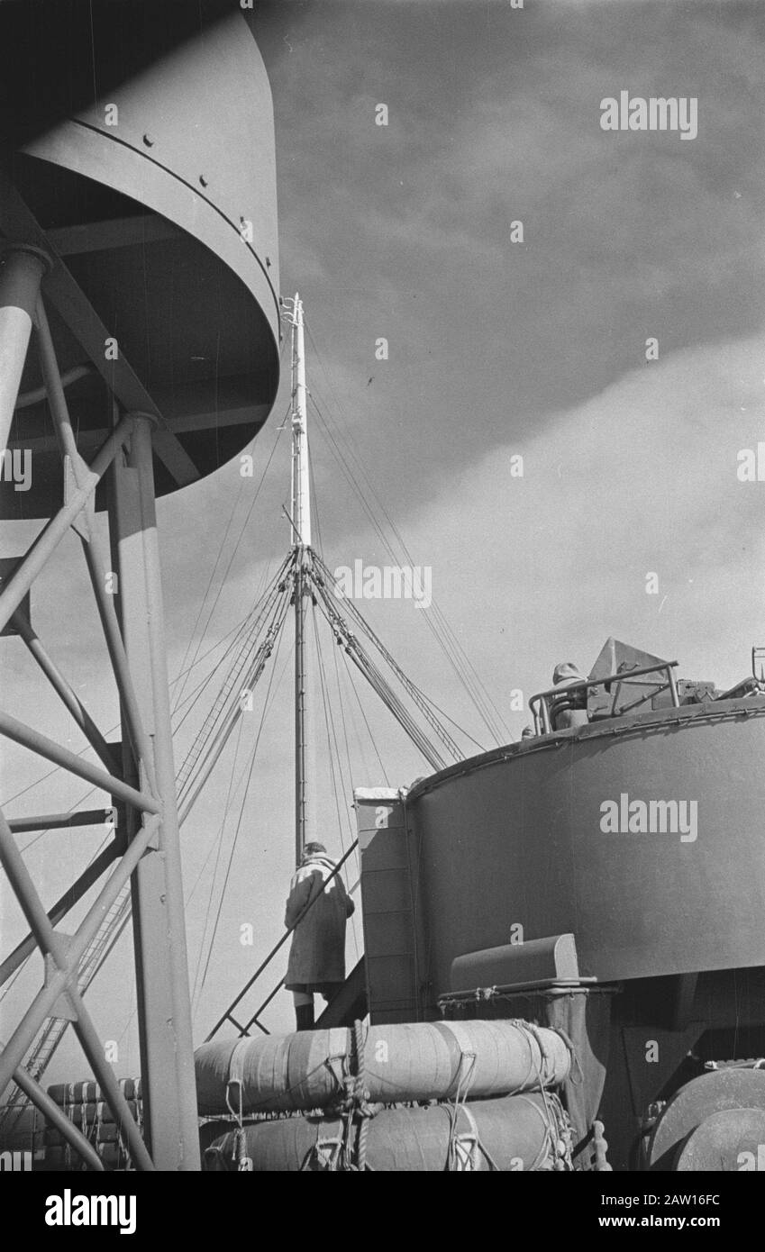 World war ii cargo ship Black and White Stock Photos & Images - Alamy