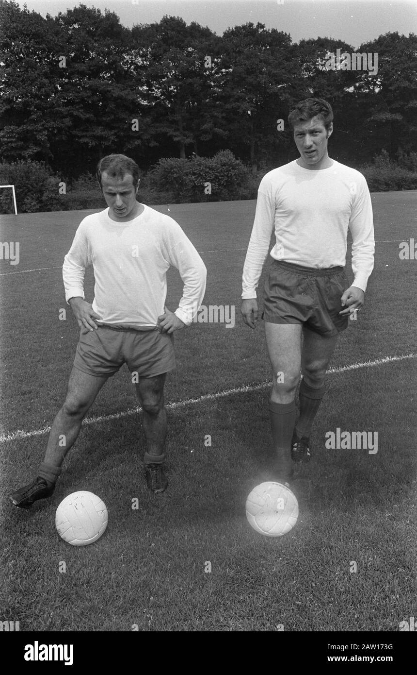 Training Dutch National Team On the training ground, left Frans ...
