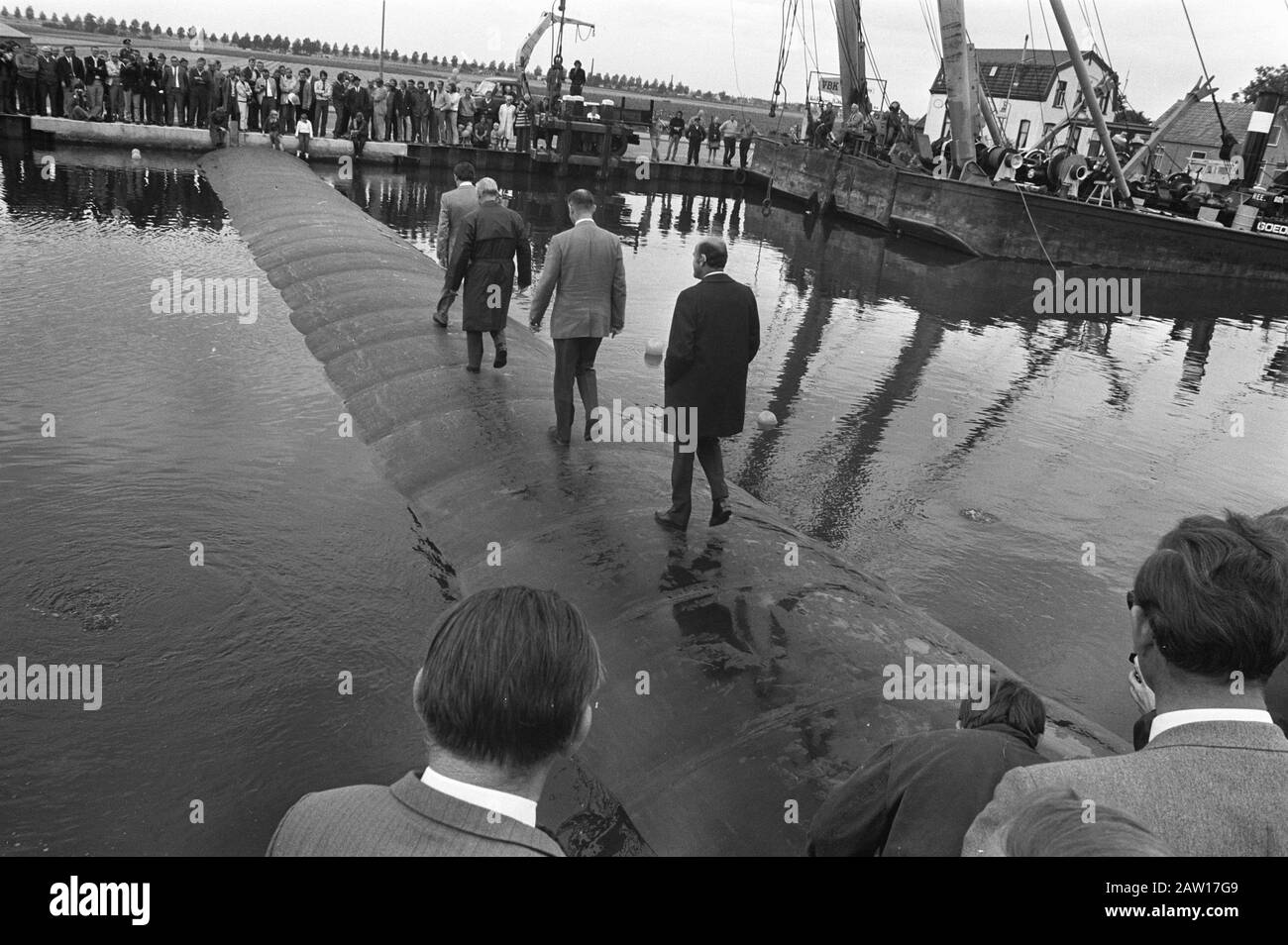 Inflatable weir (shell weir) in Ringvaart around Haarlemmermeer Date ...