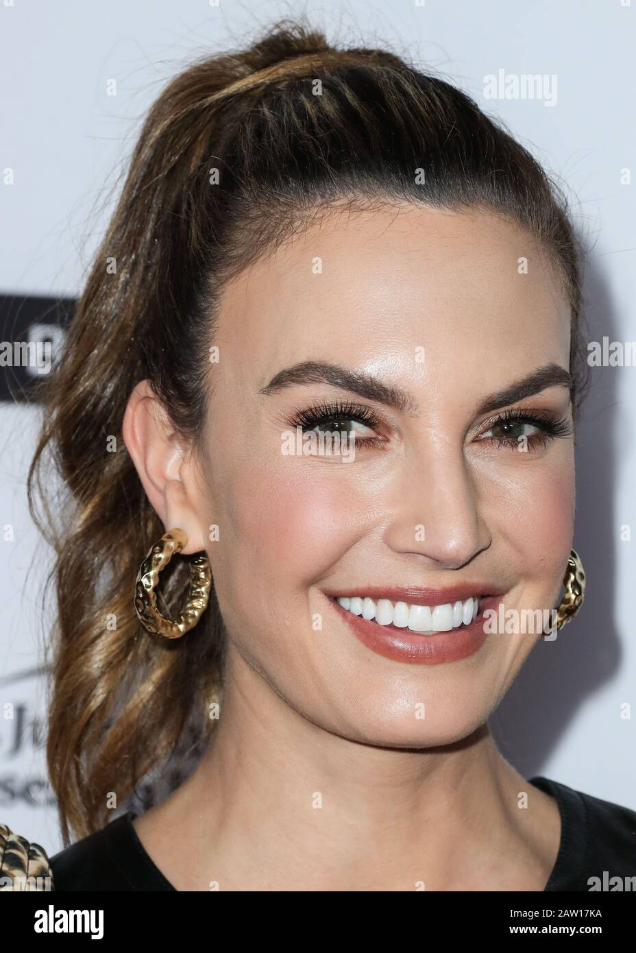 LOS ANGELES, CALIFORNIA, USA - FEBRUARY 05: Actress Elizabeth Chambers ...