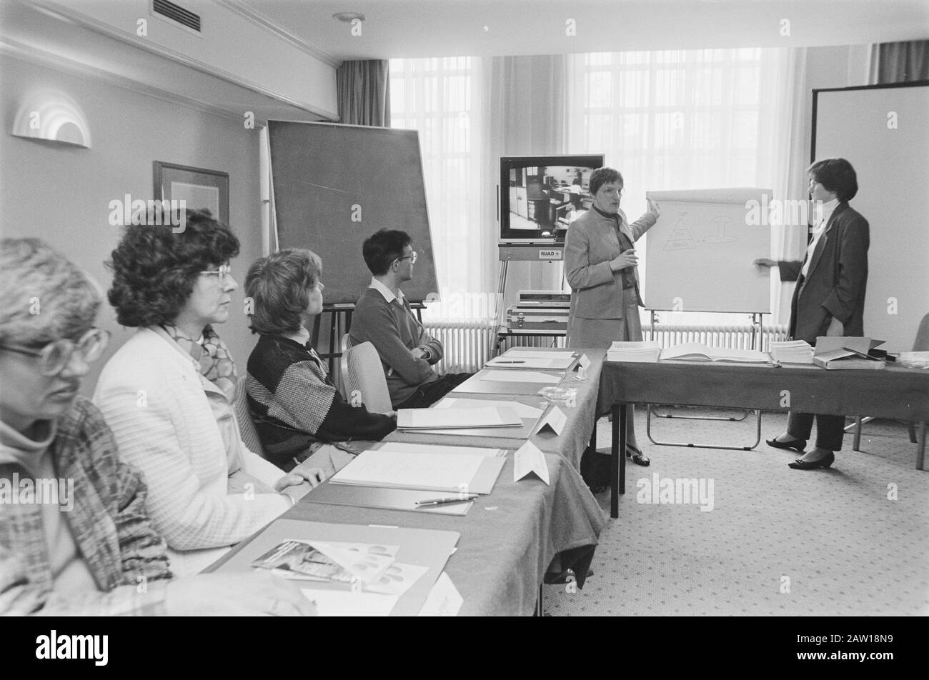 Financial courses Black and White Stock Photos & Images - Alamy