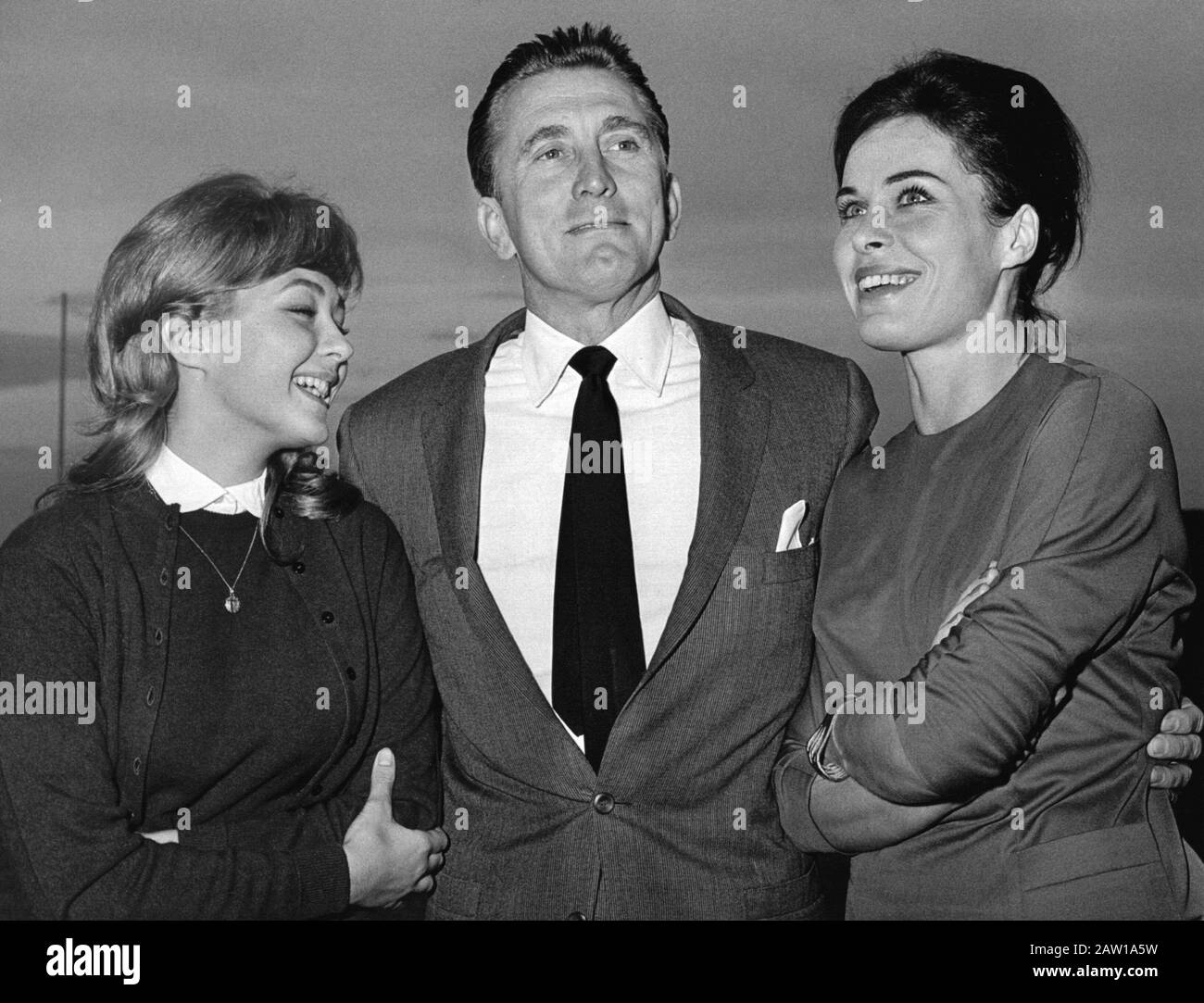 The American actor Kirk Douglas poses during his visit to Germany in ...