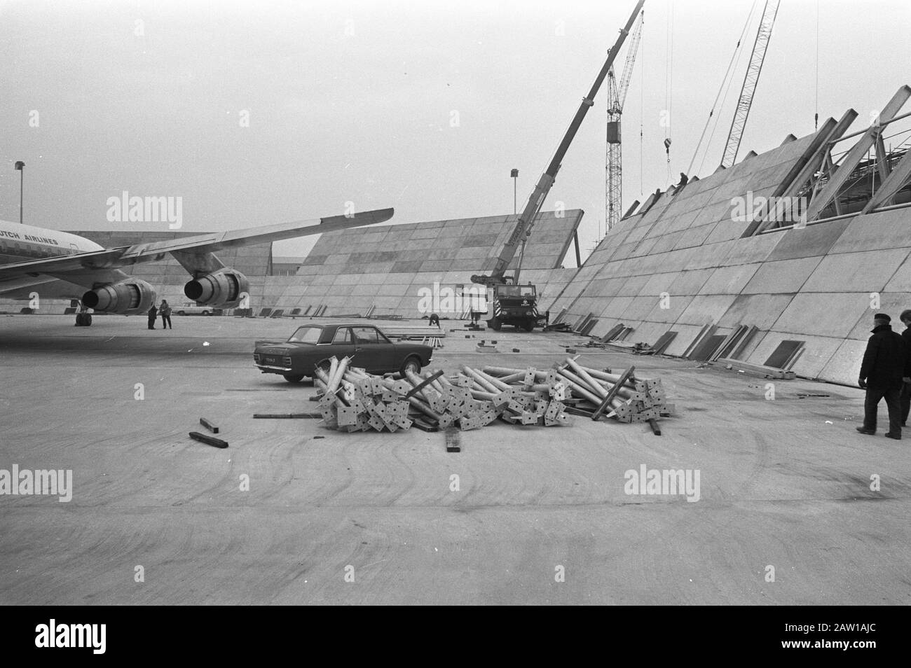 KLM sound wall construction around platforms that are piloted; part of ...