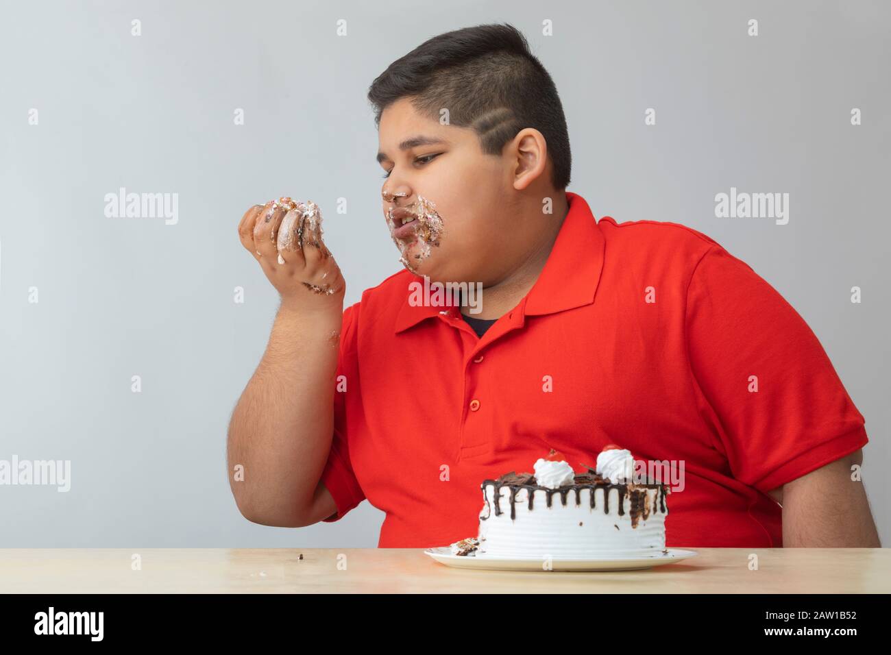 Fat person looking at cake hi-res stock photography and images - Alamy