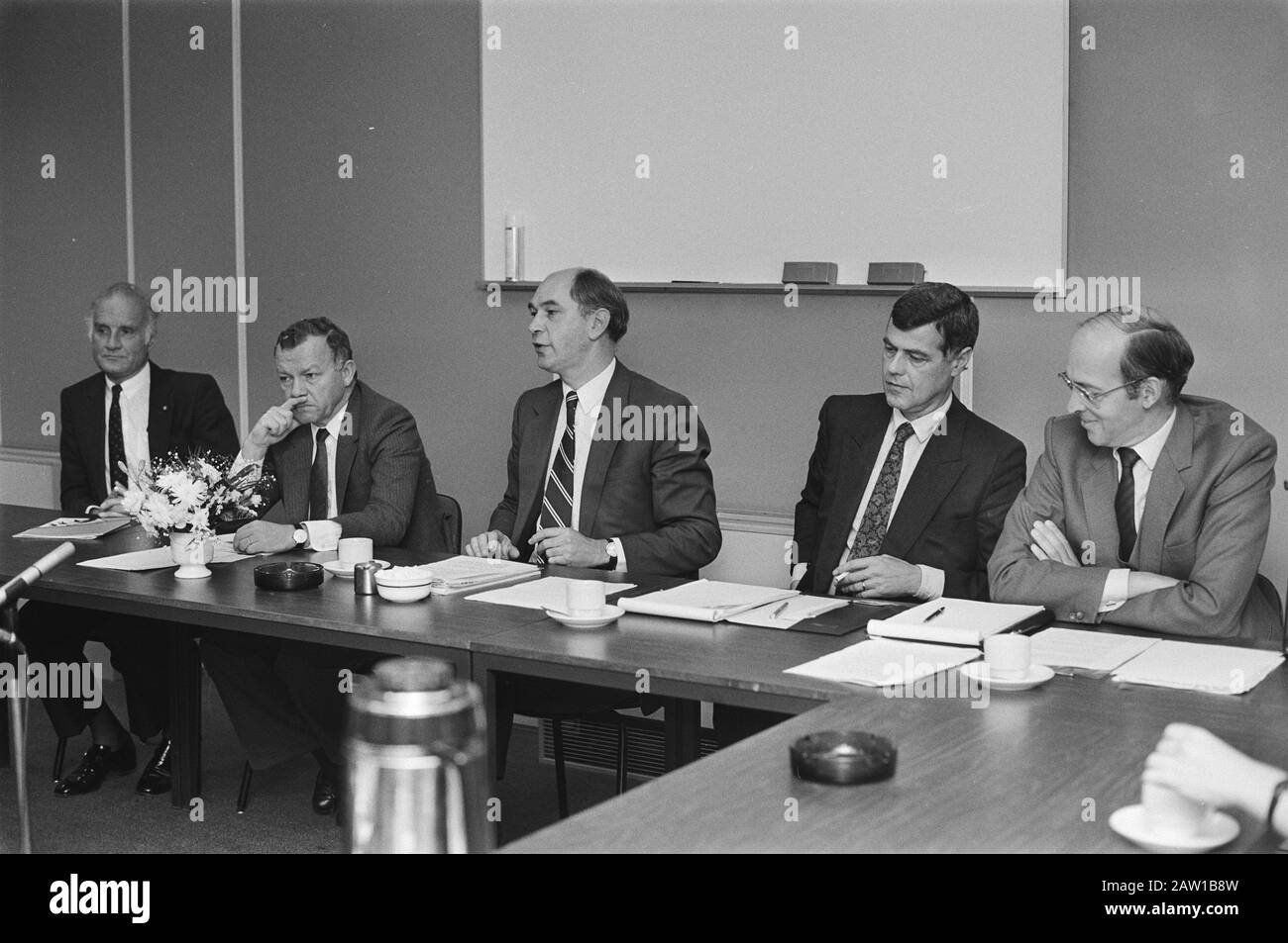 1984 press conference news releases hi-res stock photography and images ...