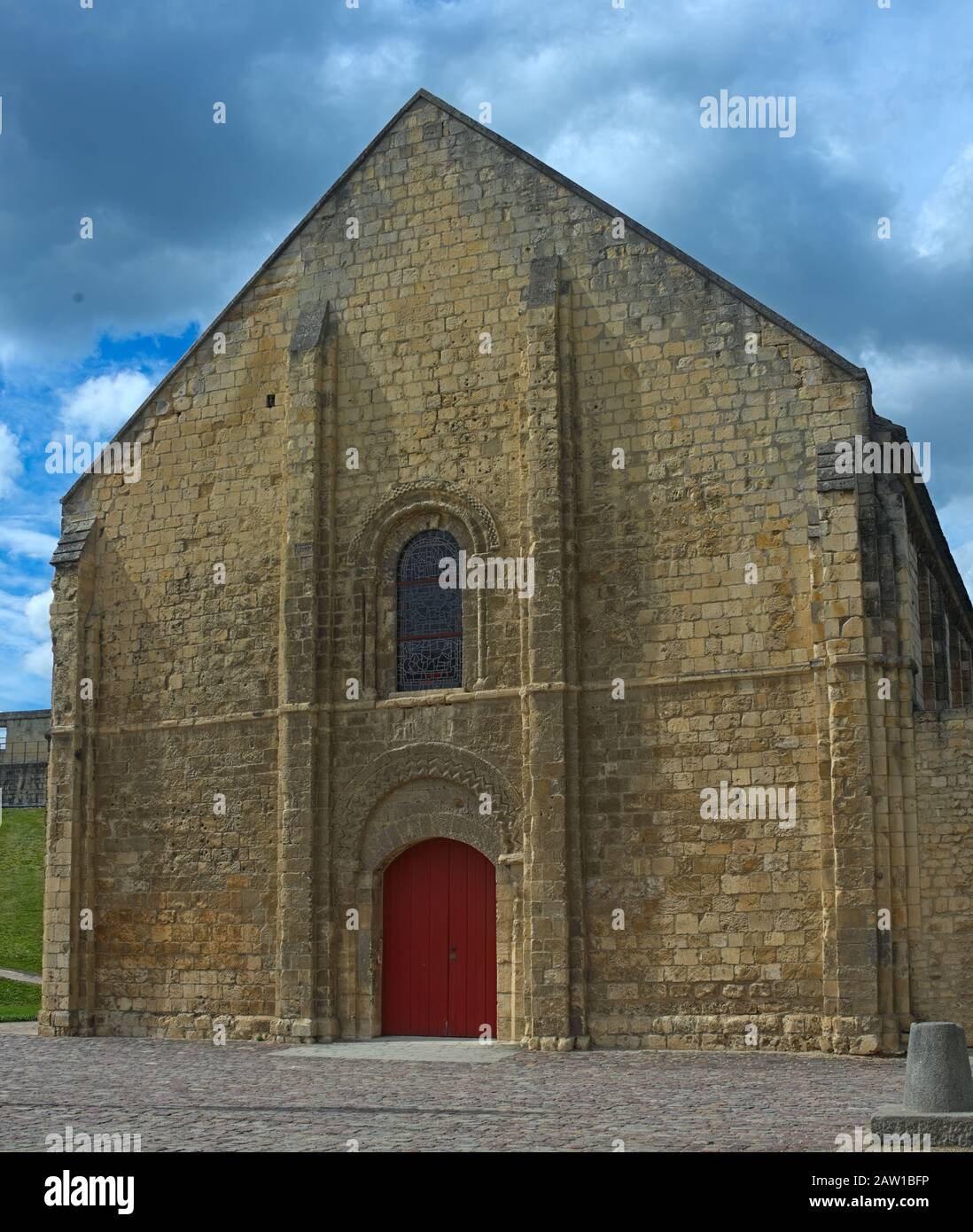 Red brick archway church building hi-res stock photography and images ...