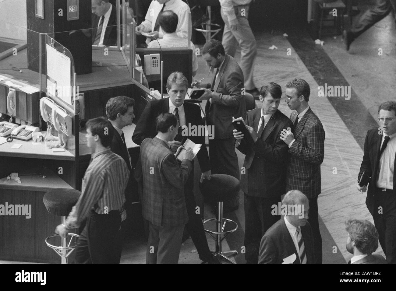 1987 stock market crash Black and White Stock Photos & Images - Alamy