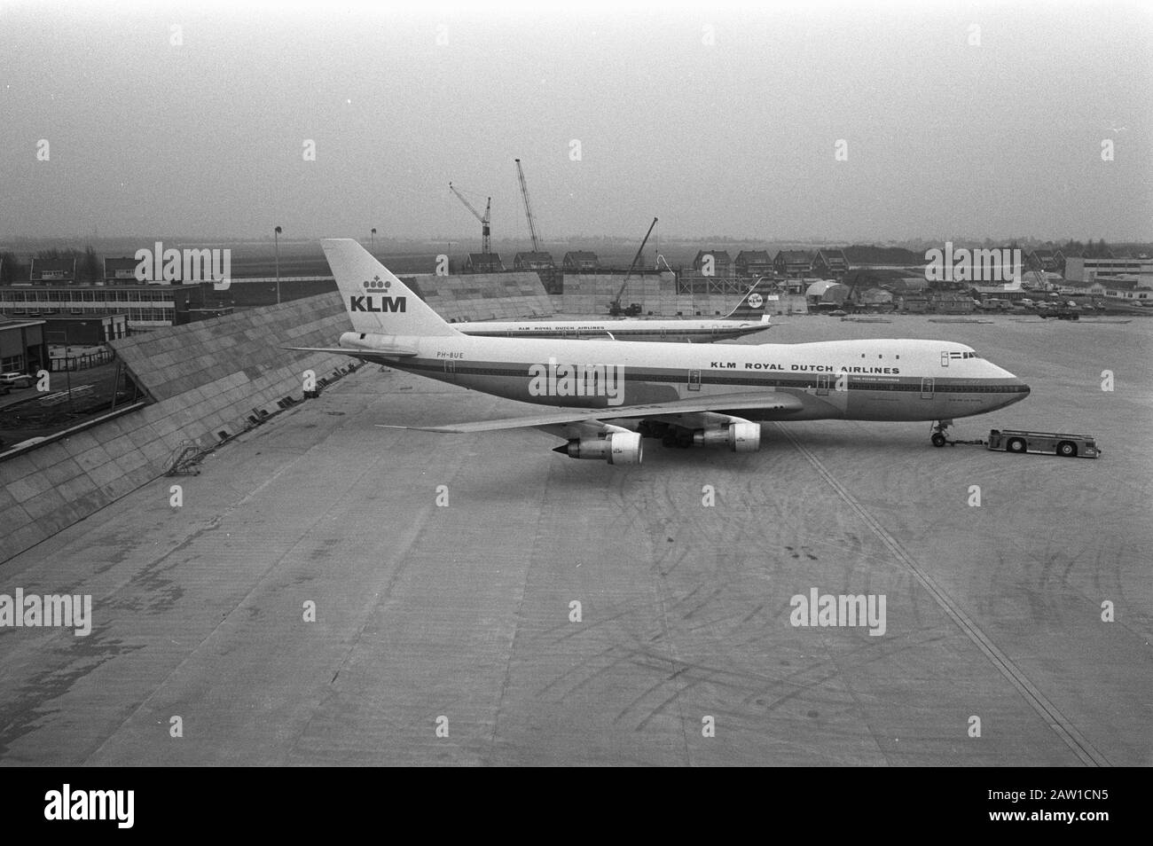 KLM build sound wall around platform where piloted Date: January 24 ...