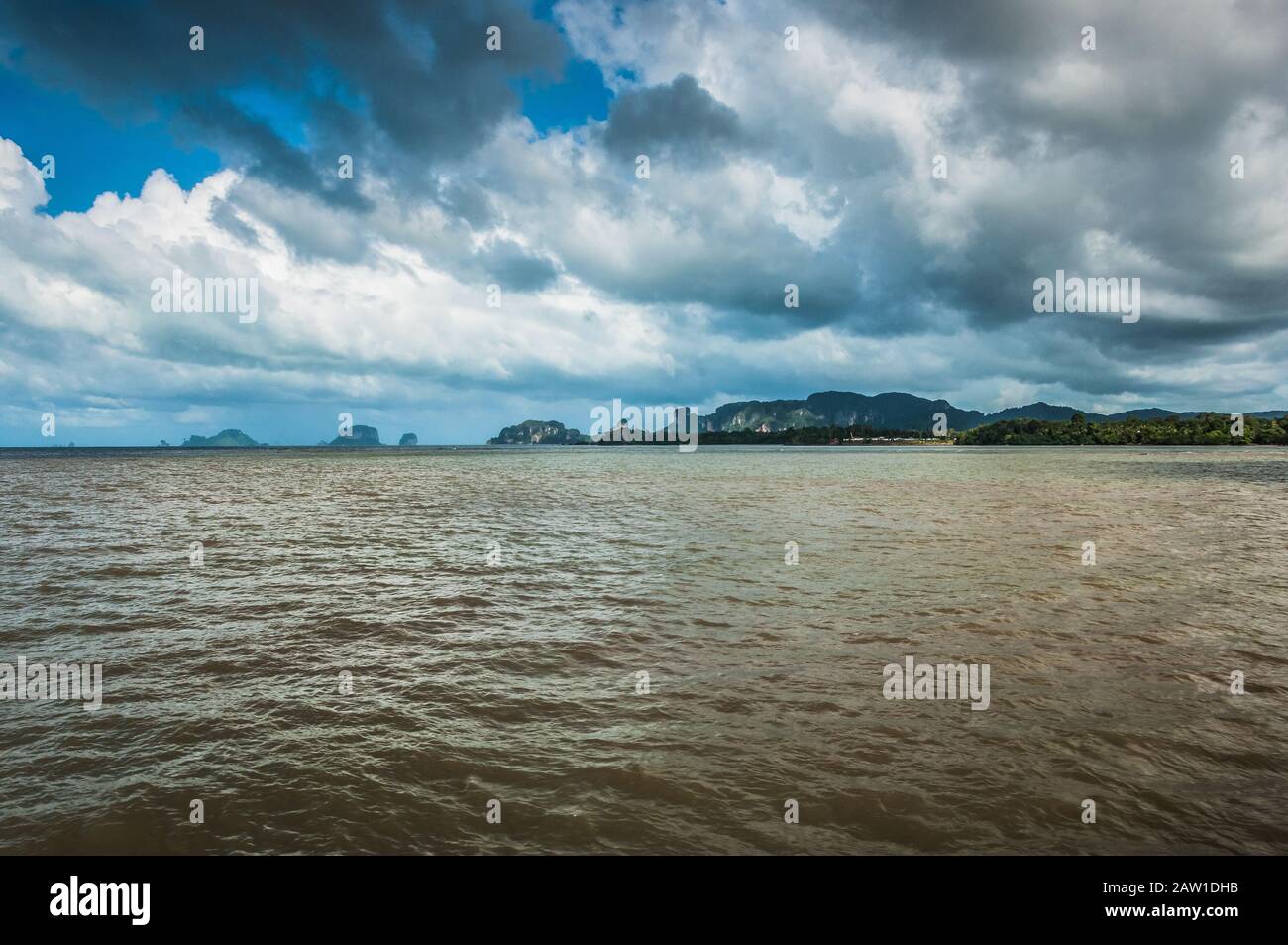 Heavily cloudy sky over the ocean Stock Photo - Alamy