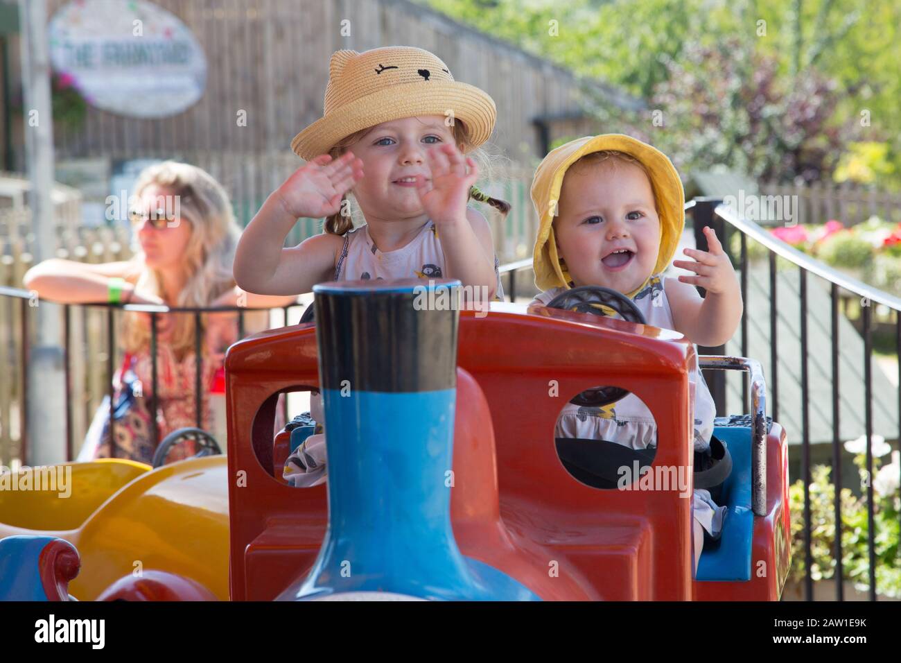 Funfair car on roundabout hi-res stock photography and images - Alamy