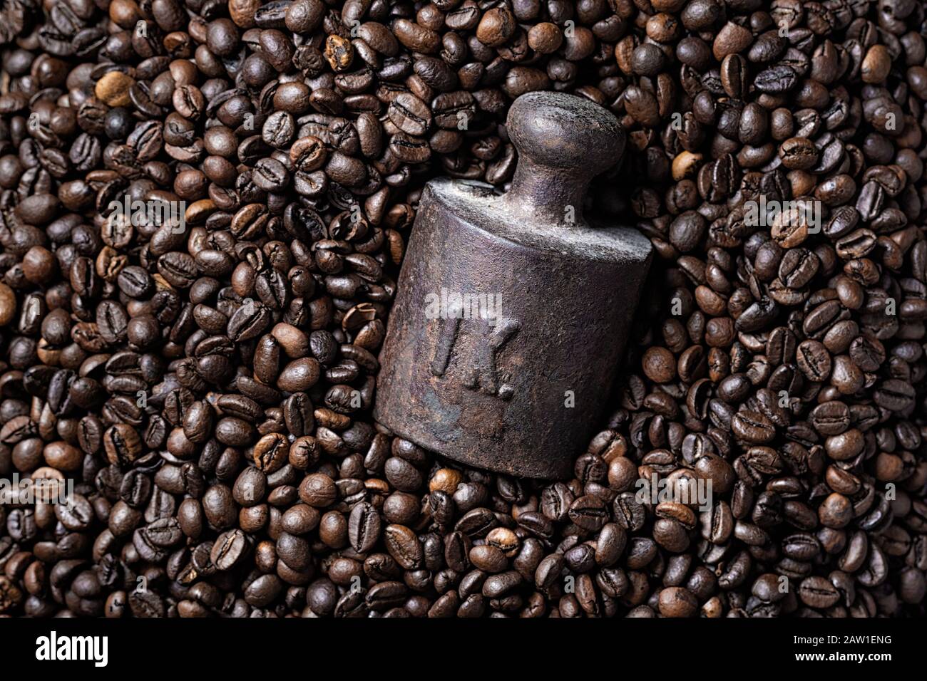 One kilogram weight in bunch of roasted coffee beans Stock Photo - Alamy