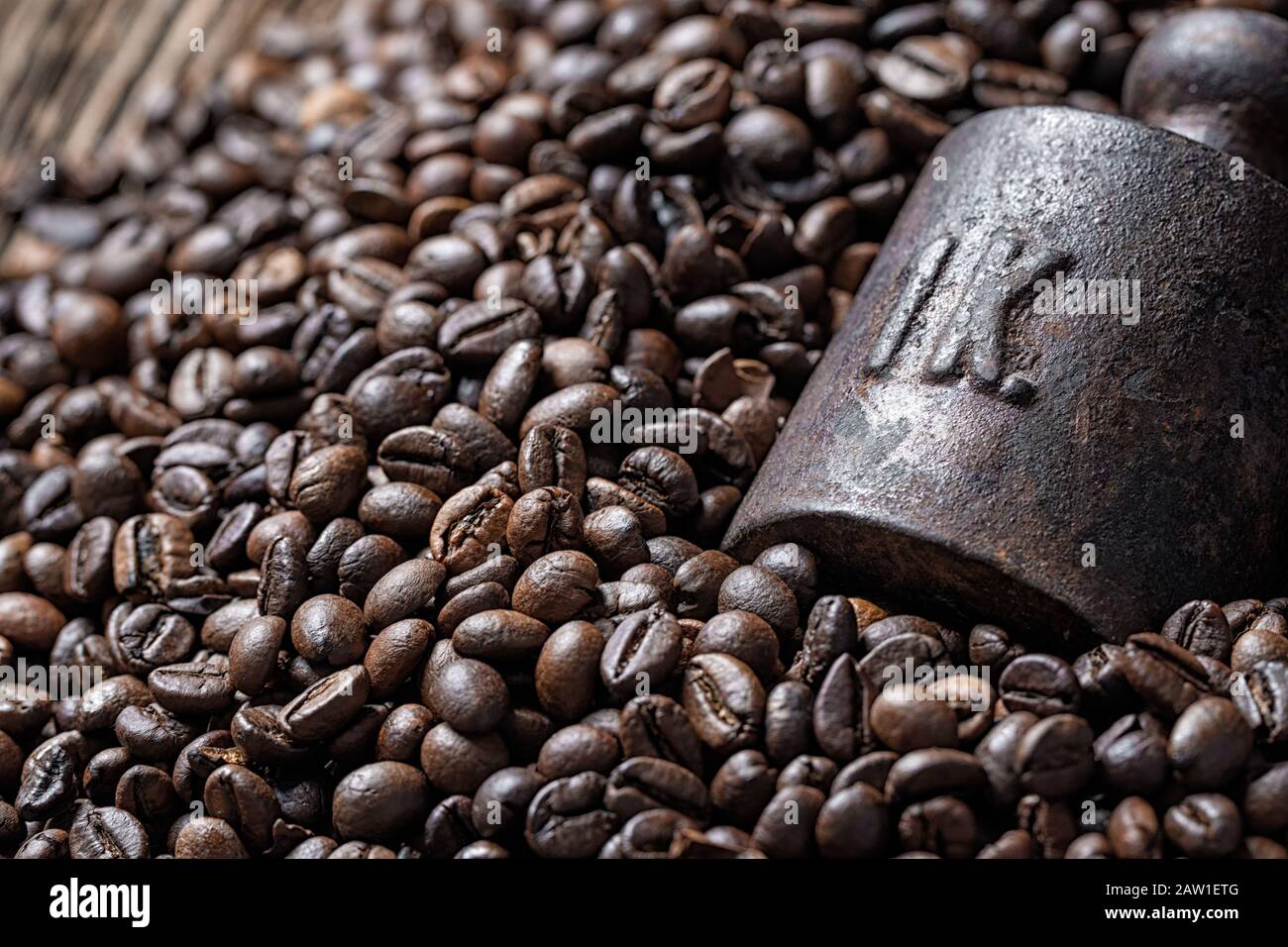 One kilogram weight in bunch of roasted coffee beans Stock Photo - Alamy