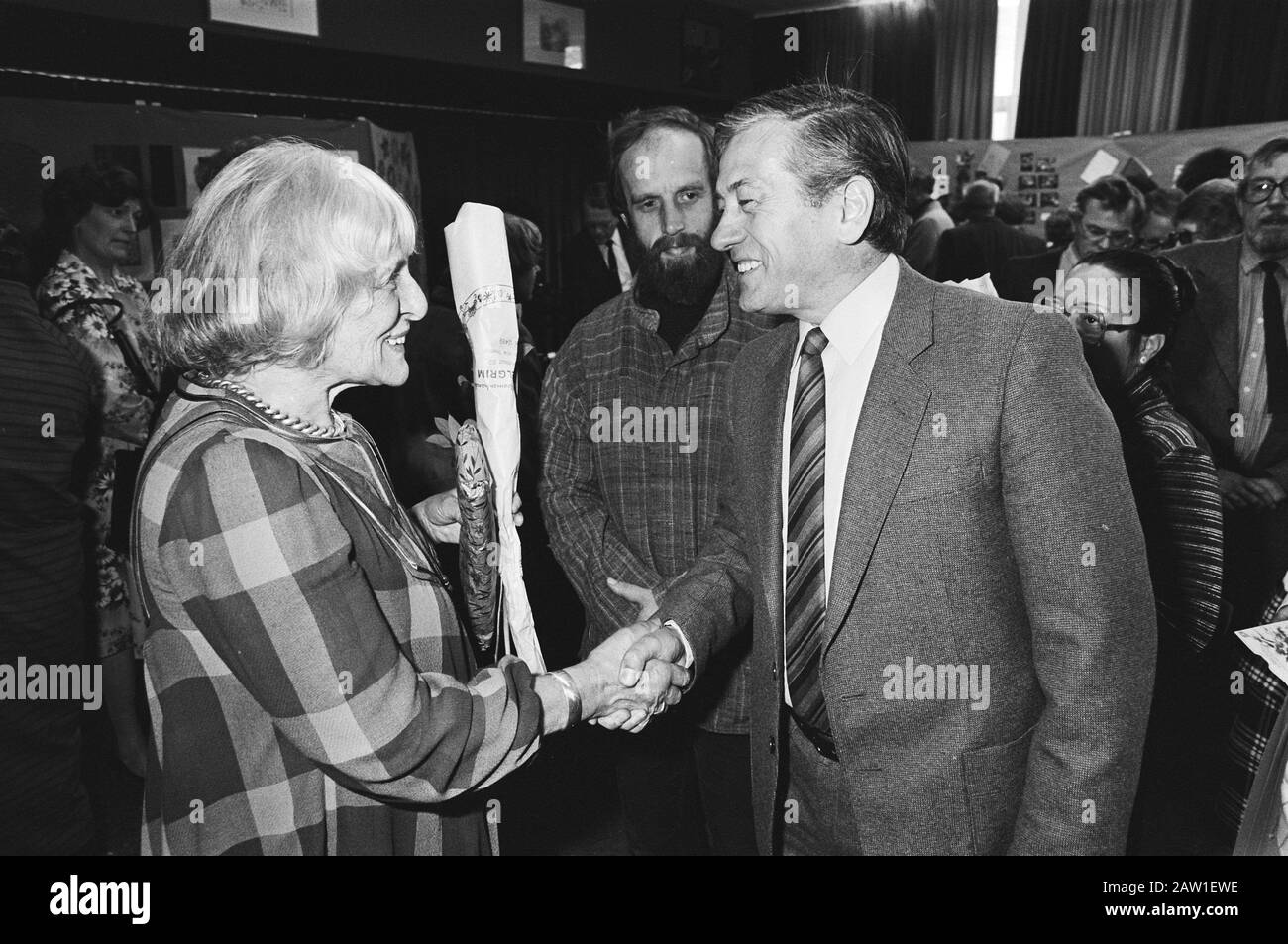 Science crafts hi-res stock photography and images - Alamy