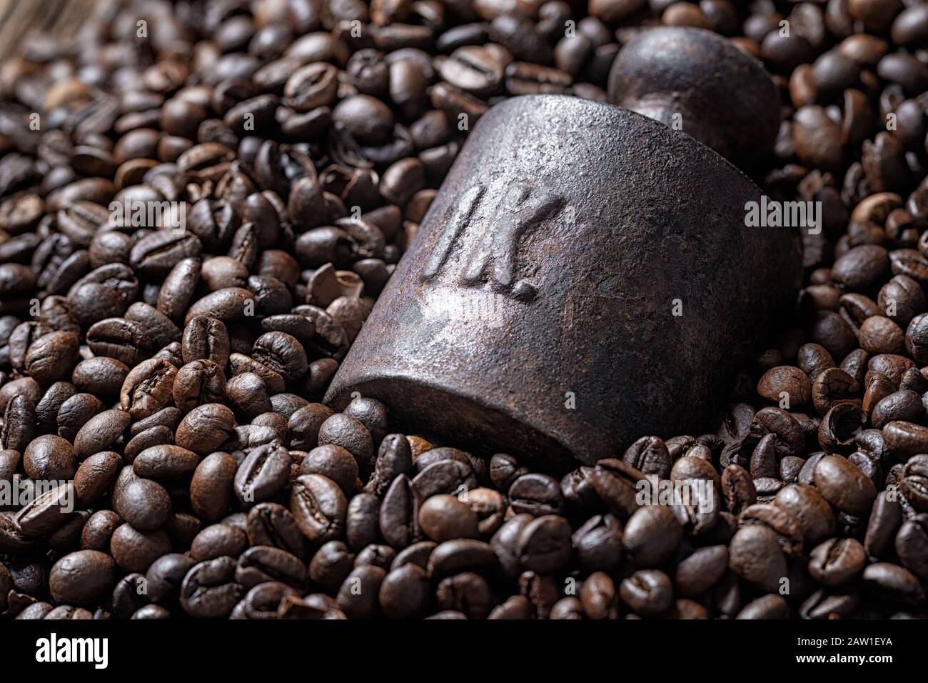 One kilogram weight in bunch of roasted coffee beans Stock Photo - Alamy