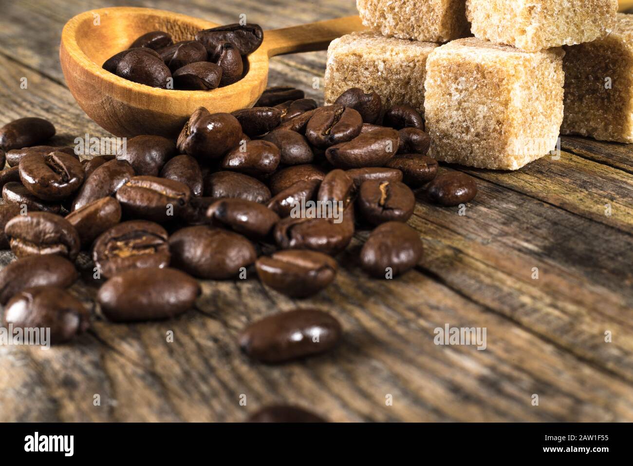 Closeup photo of coffee beans with cane sugar Stock Photo - Alamy