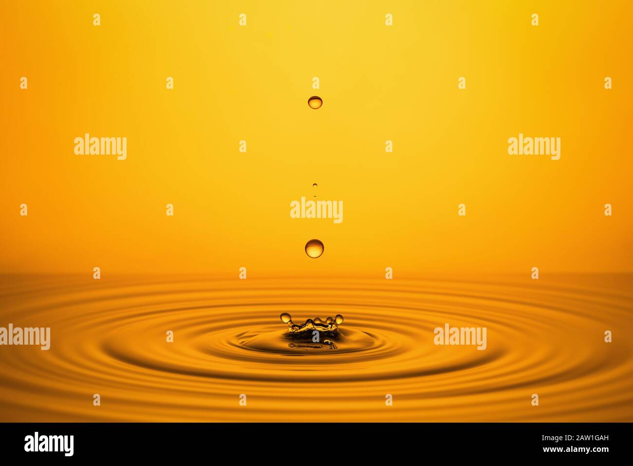Golden serum hi-res stock photography and images - Alamy