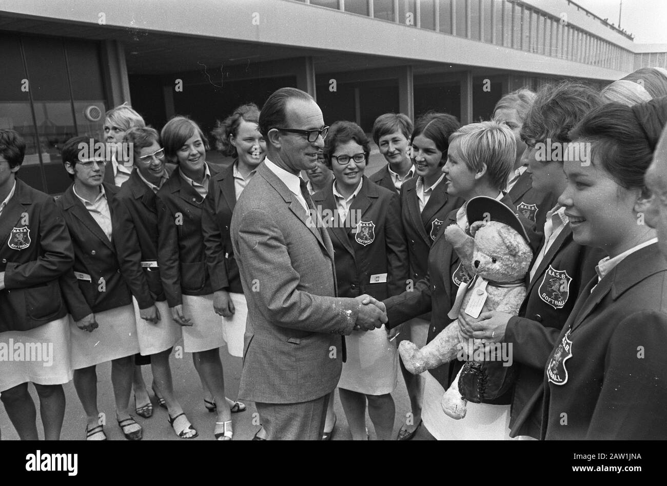 Softball team players Black and White Stock Photos & Images - Alamy