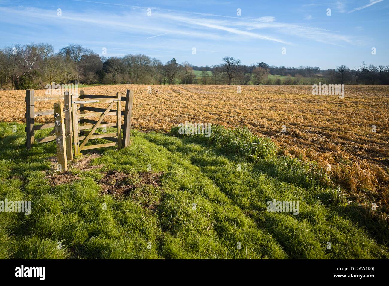 Wooden field gate hi-res stock photography and images - Alamy