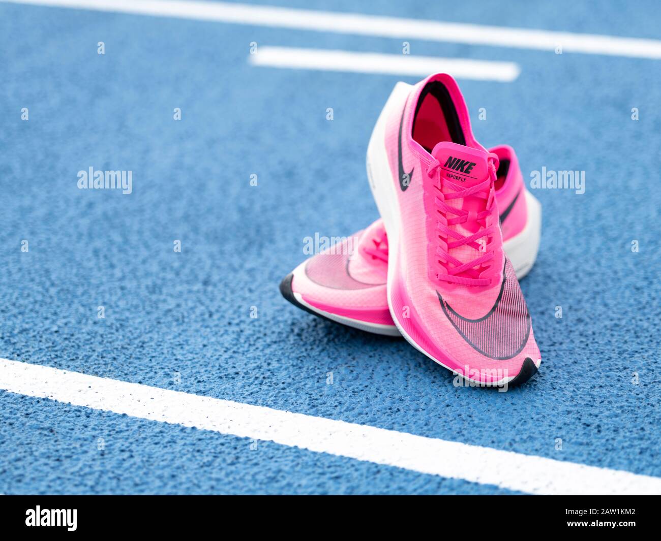 Nike zoomx vaporfly hi-res stock photography and images - Alamy Nike zoomx vaporfly hi-res stock photography and images - Alamy