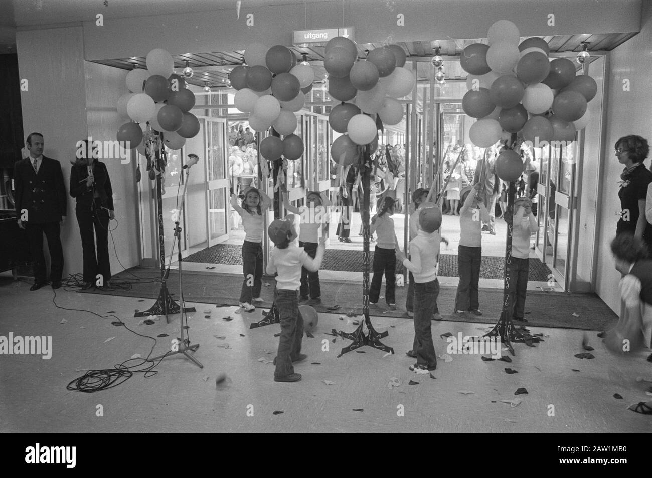 Pricking balloons hi-res stock photography and images - Alamy