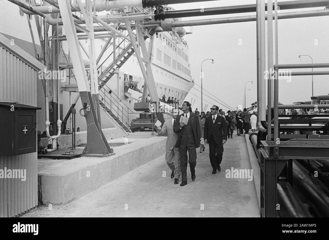 Opening gulf oil refinery hi-res stock photography and images - Alamy
