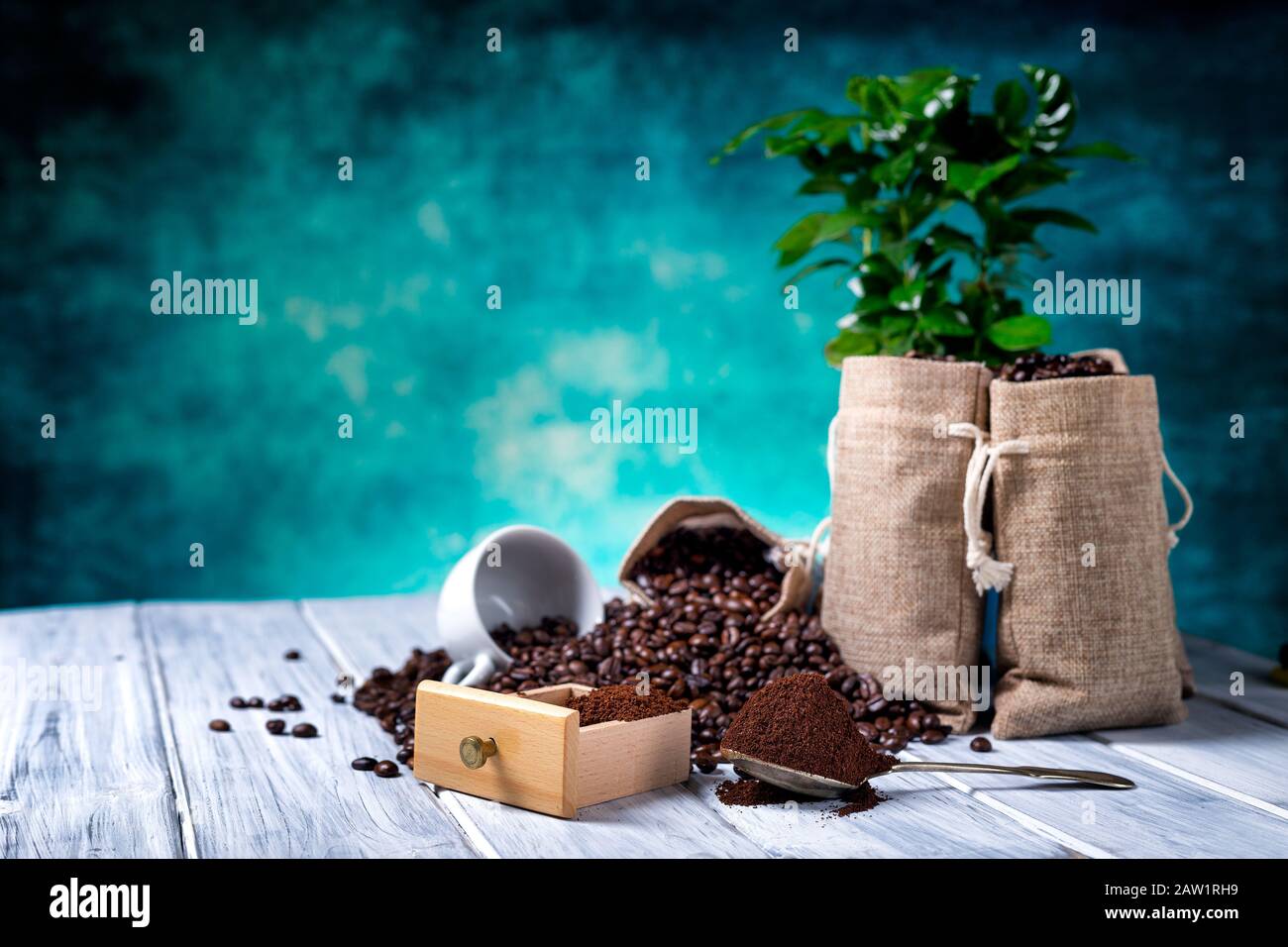 Ground coffee bags hi-res stock photography and images - Alamy