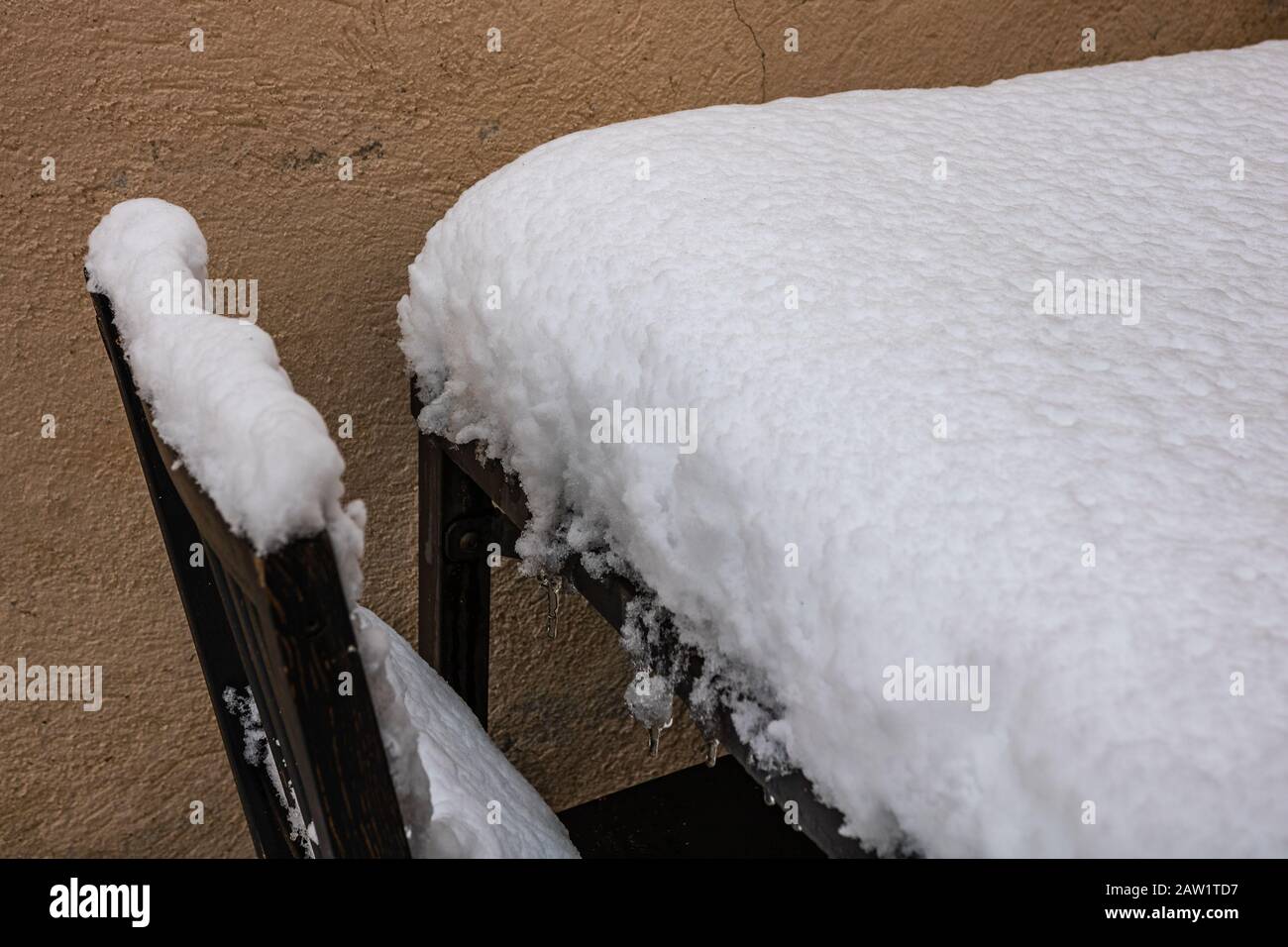 Perfectly shaped snow, snowy environment in the morning. Winter concept ...