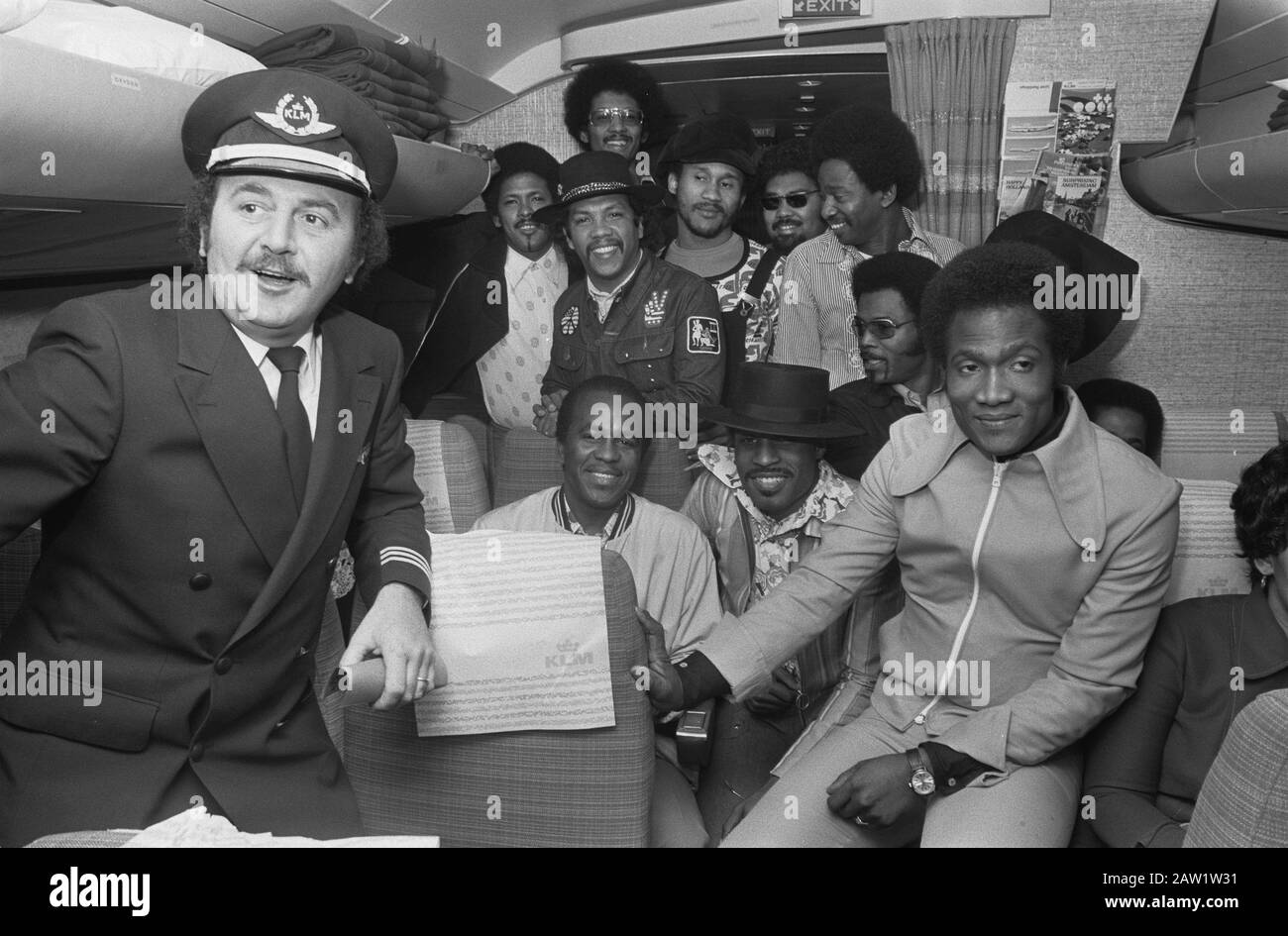 Oscar Harris (far right) and the Twinkle Stars depart from Schiphol to ...