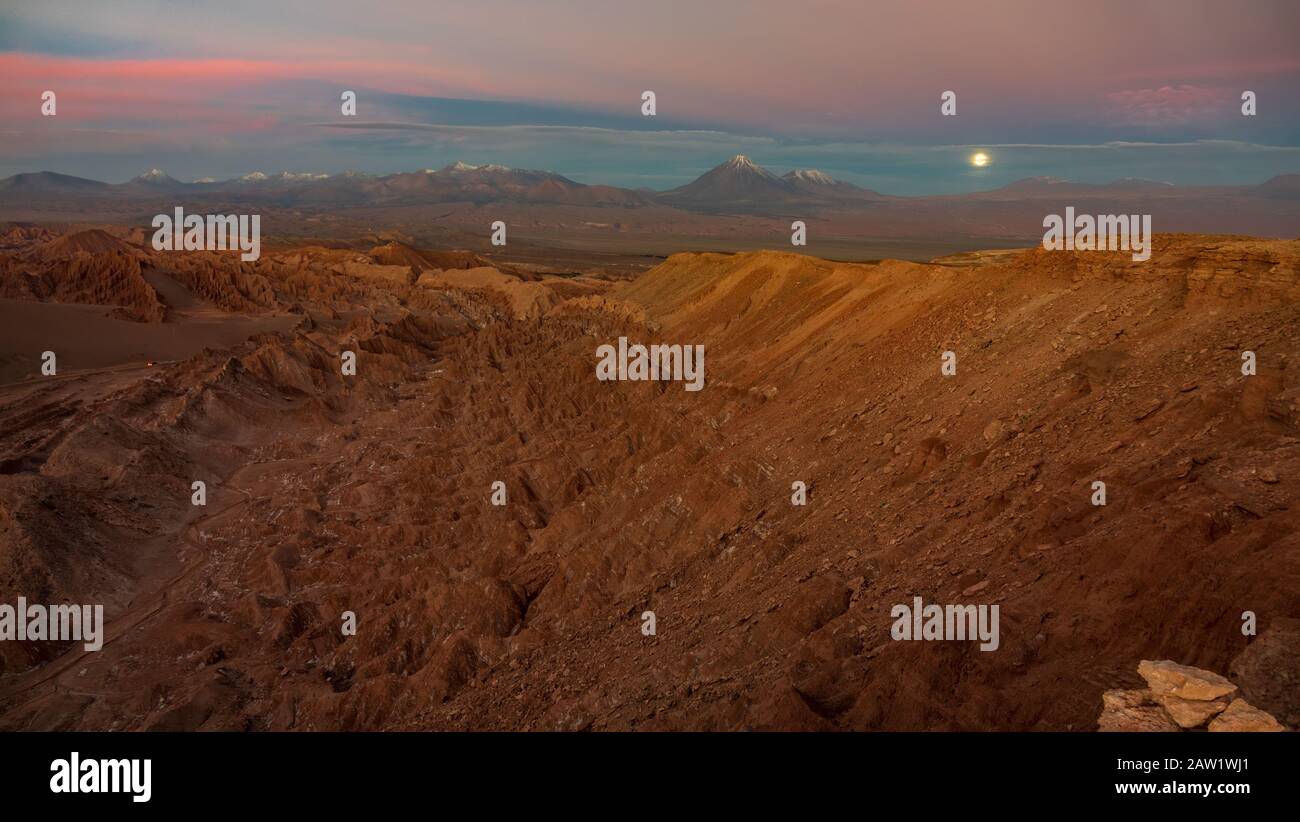 Full moon over volcano hi-res stock photography and images - Alamy