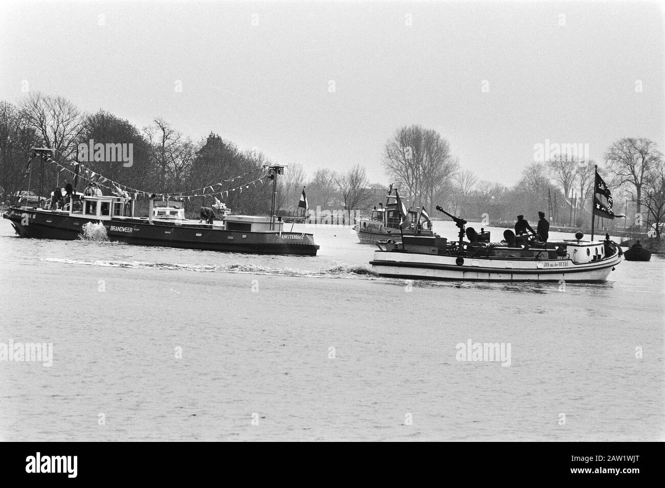 Fire department ships hi-res stock photography and images - Alamy