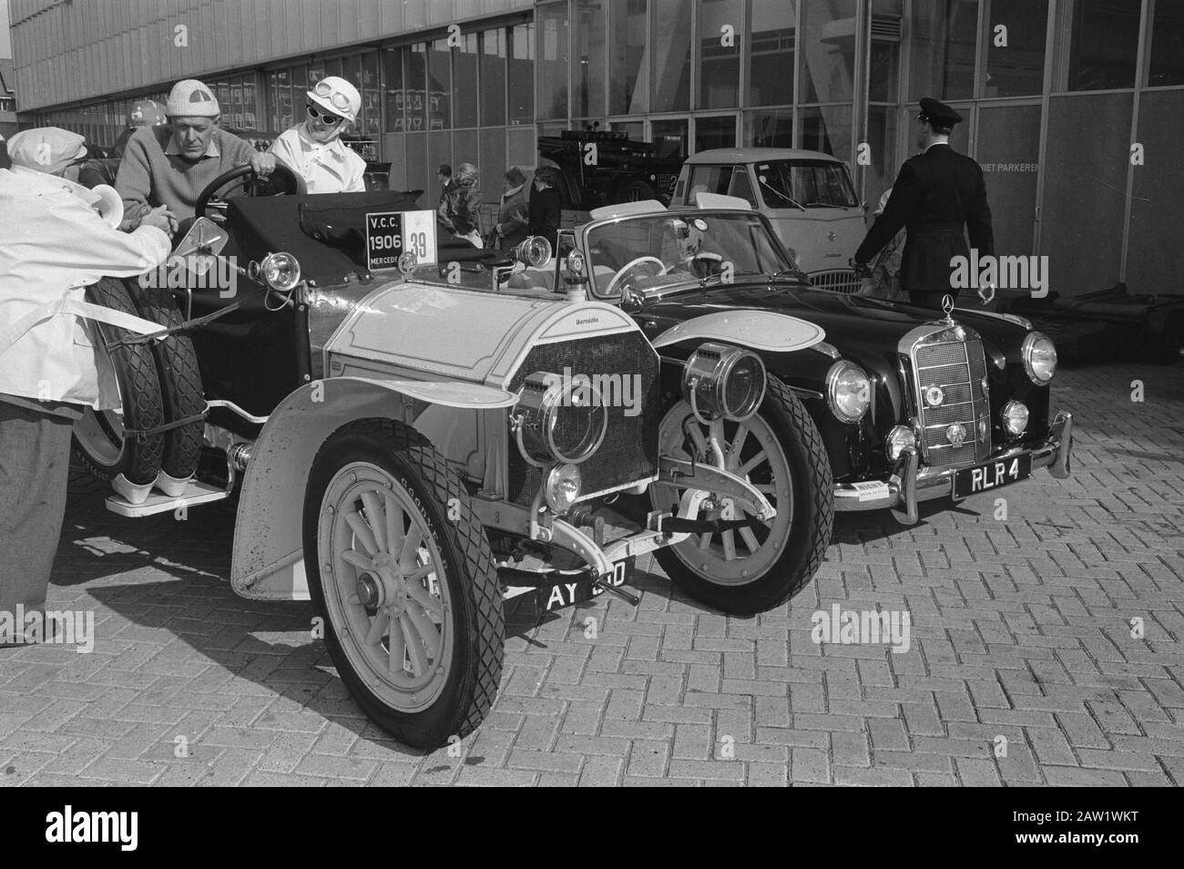 Old antique cars on Europe Square Date: October 5, 1961 Keywords: cars ...