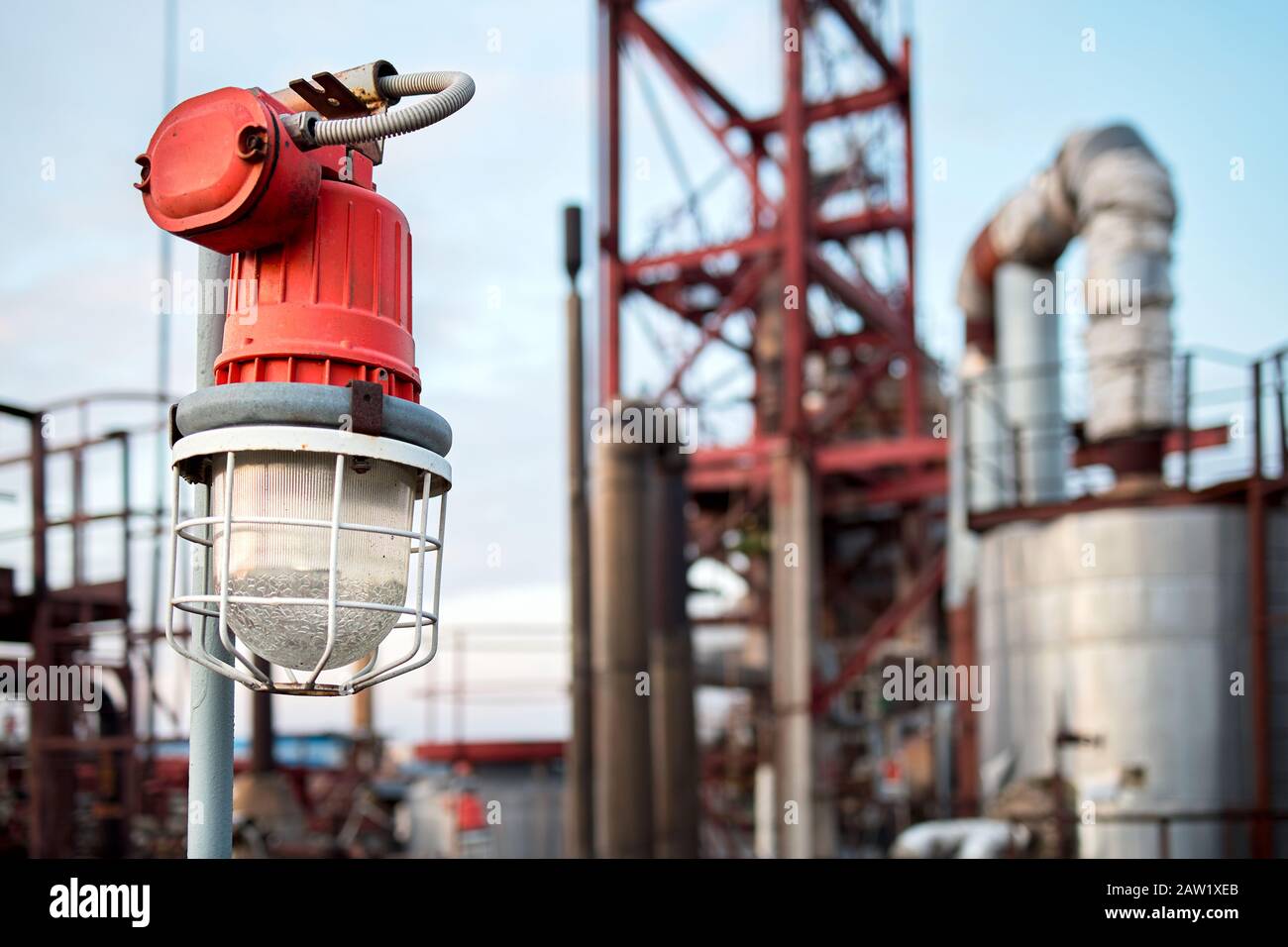 Lighting mast with lantern in explosion-proof and fire-proof design ...