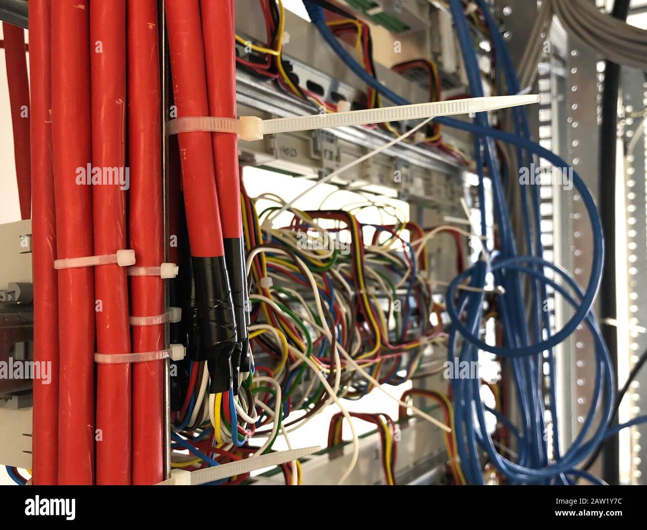 Tangle of multi colored wire hi-res stock photography and images - Alamy