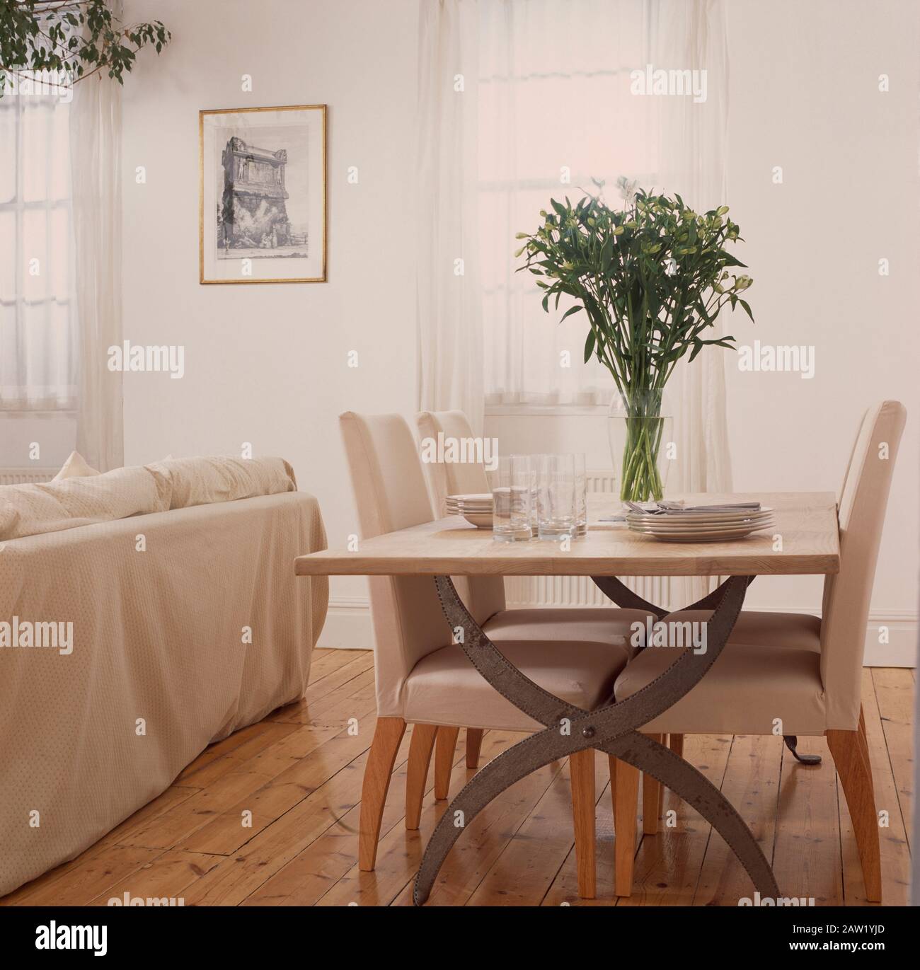 Modern table and chairs Stock Photo - Alamy