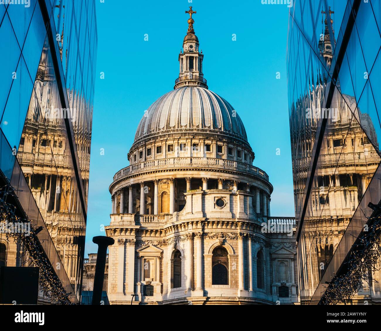 Famous London Shopping Street High Resolution Stock Photography and ...