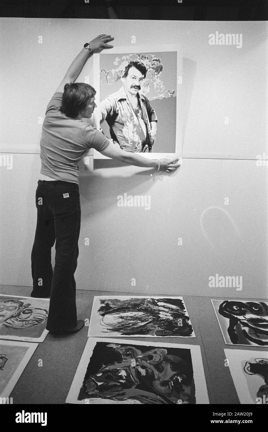 Overview exhibition karel appel Black and White Stock Photos & Images ...