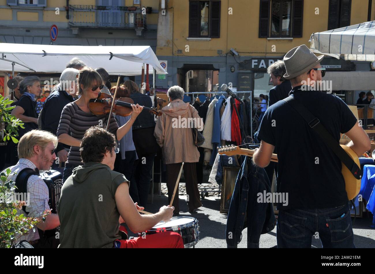 Around Italy Milan Street Market Stock Photo Alamy around-italy-milan-street-market-stock-photo-alamy