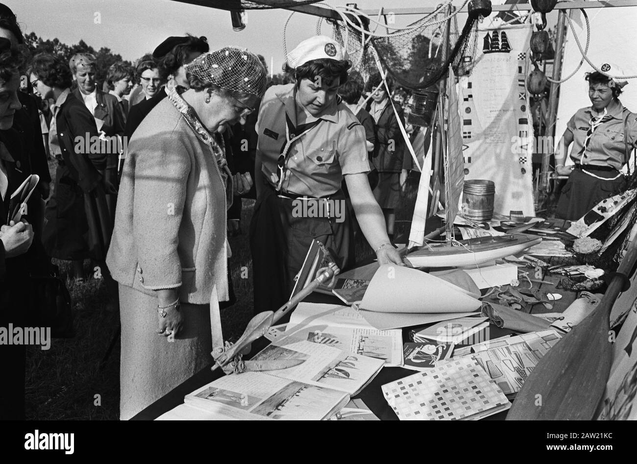 Her Majesty the Queen in Schayk (NB), Her Majesty during tour at the ...