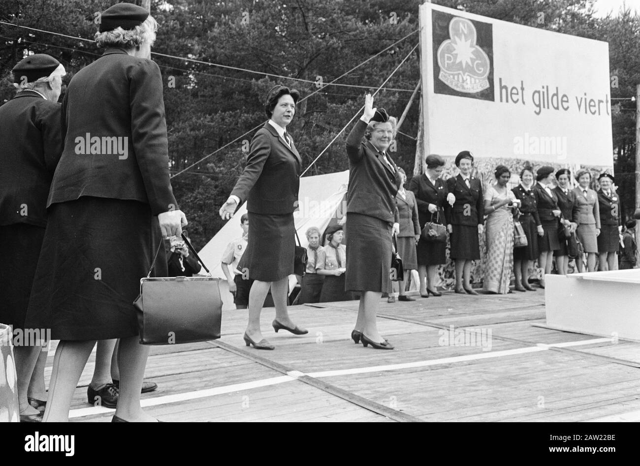 Her Majesty Queen Juliana visited the Dutch Pathfinder Star Guild Ommen ...