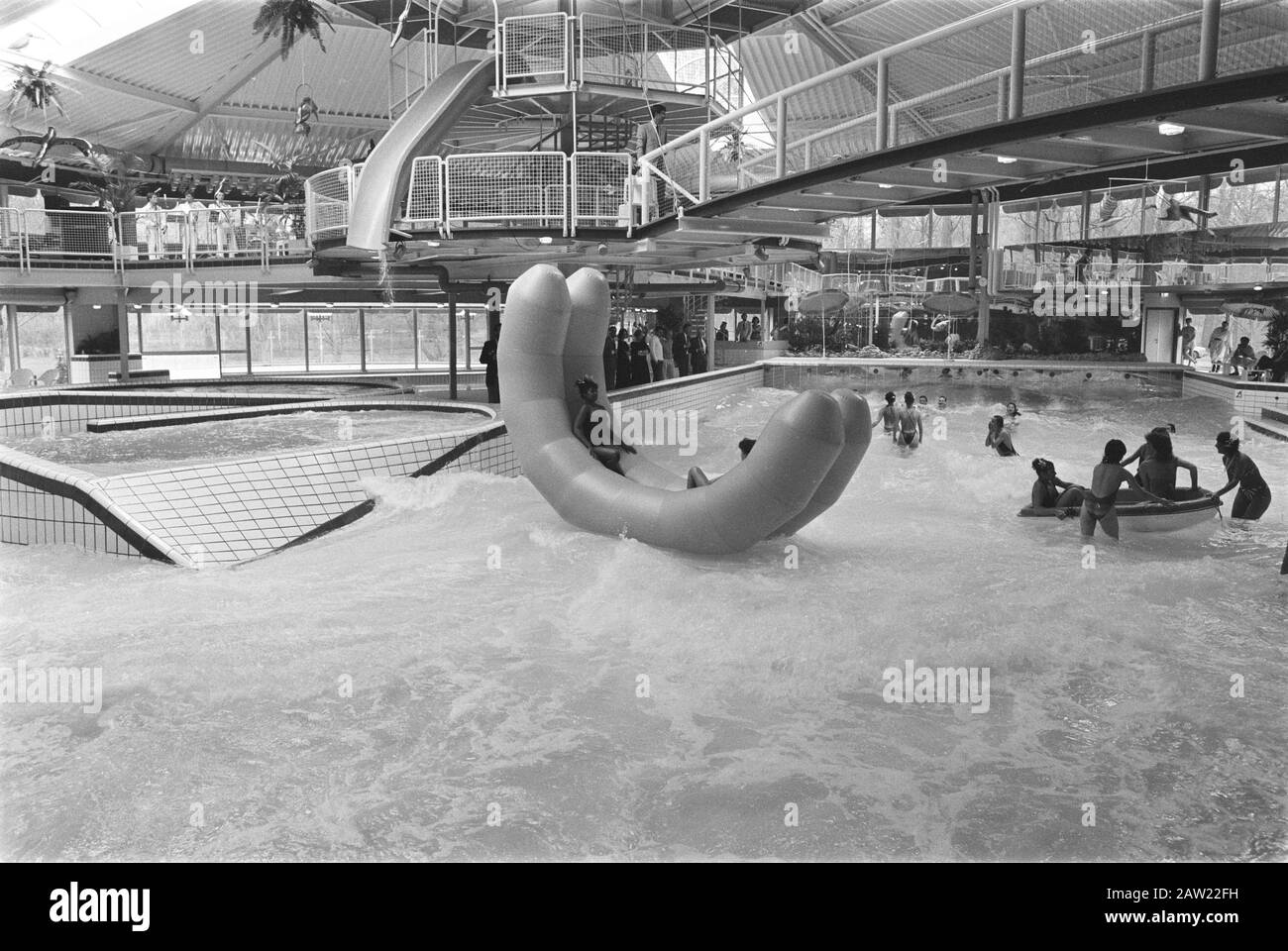 Indoor water park wave pool hi-res stock photography and images - Alamy
