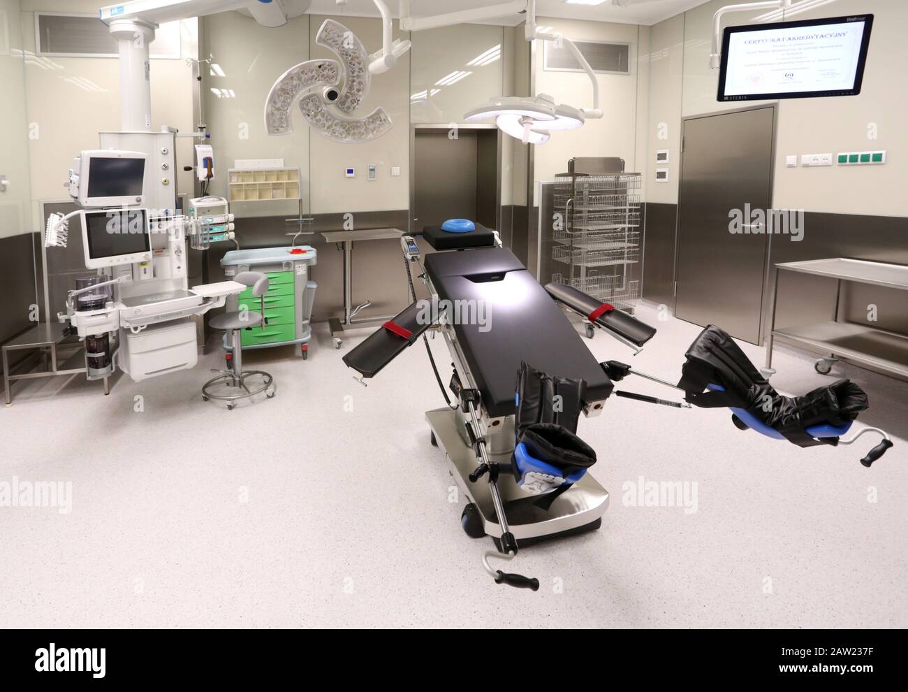 Operating theatre equipment hi-res stock photography and images - Alamy