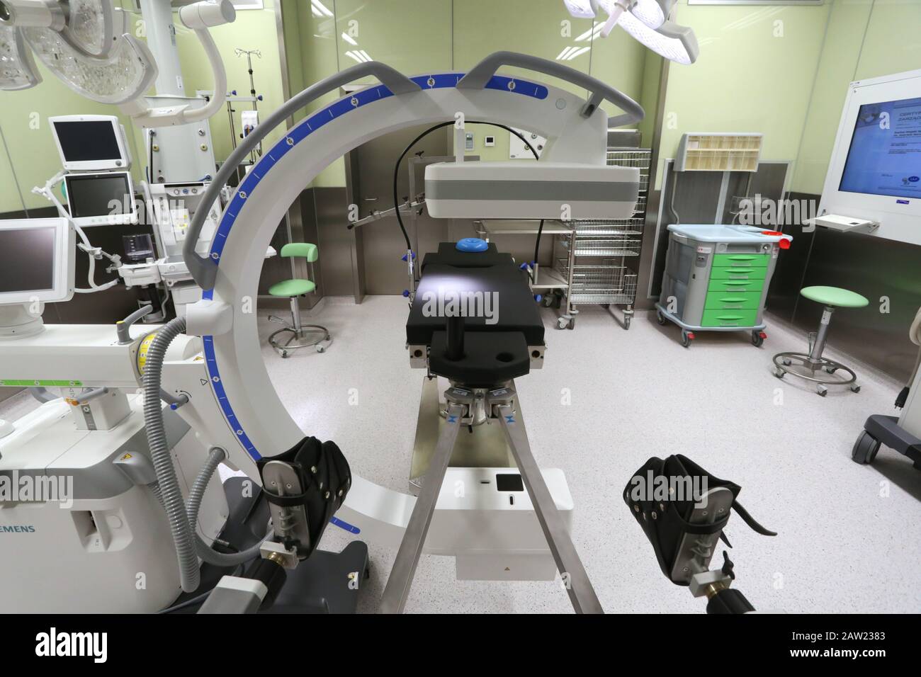 Empty operating theatre hi-res stock photography and images - Alamy