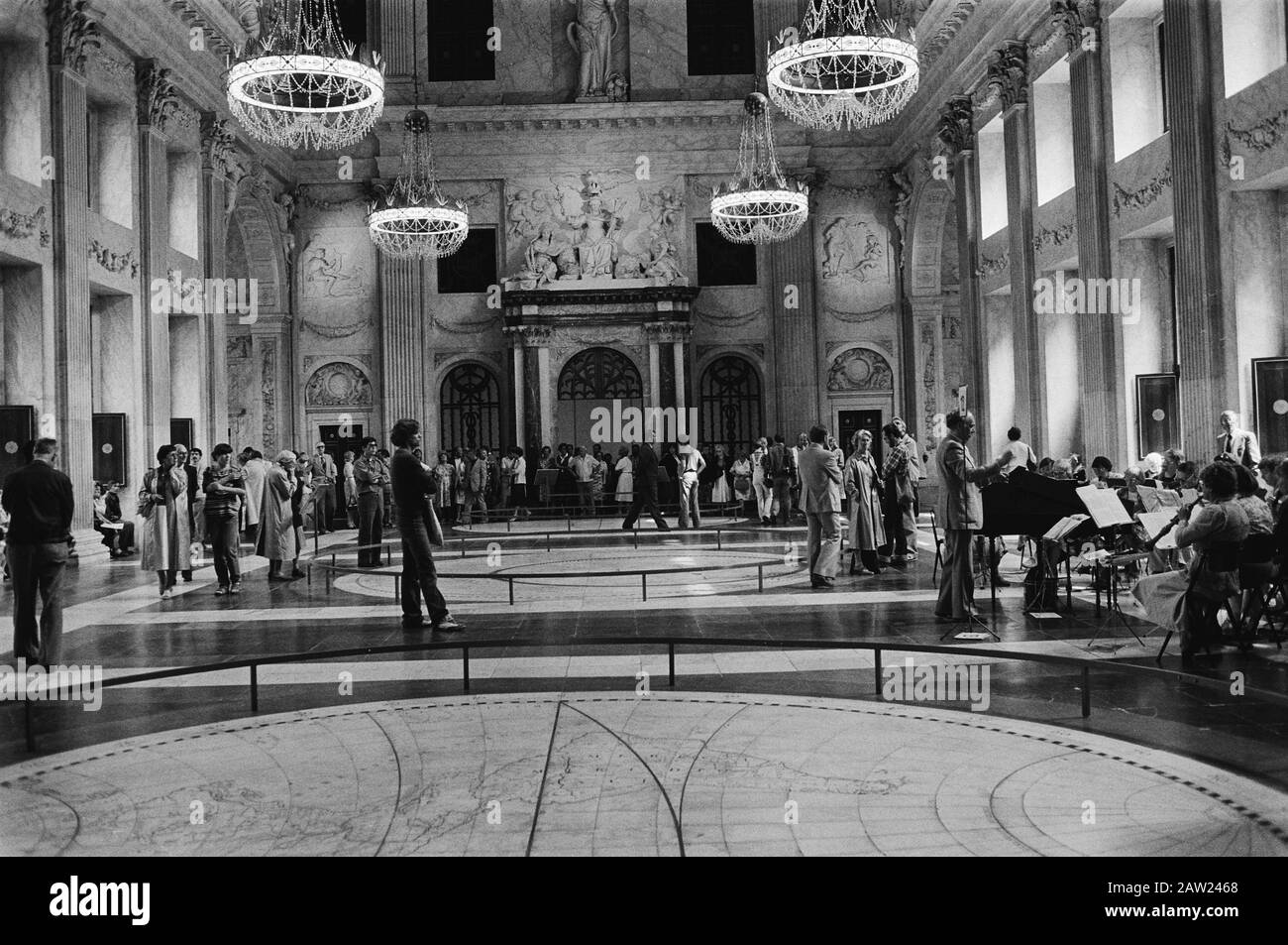 Palace open to the public Date: June 18, 1980 Keywords: palaces Stock ...