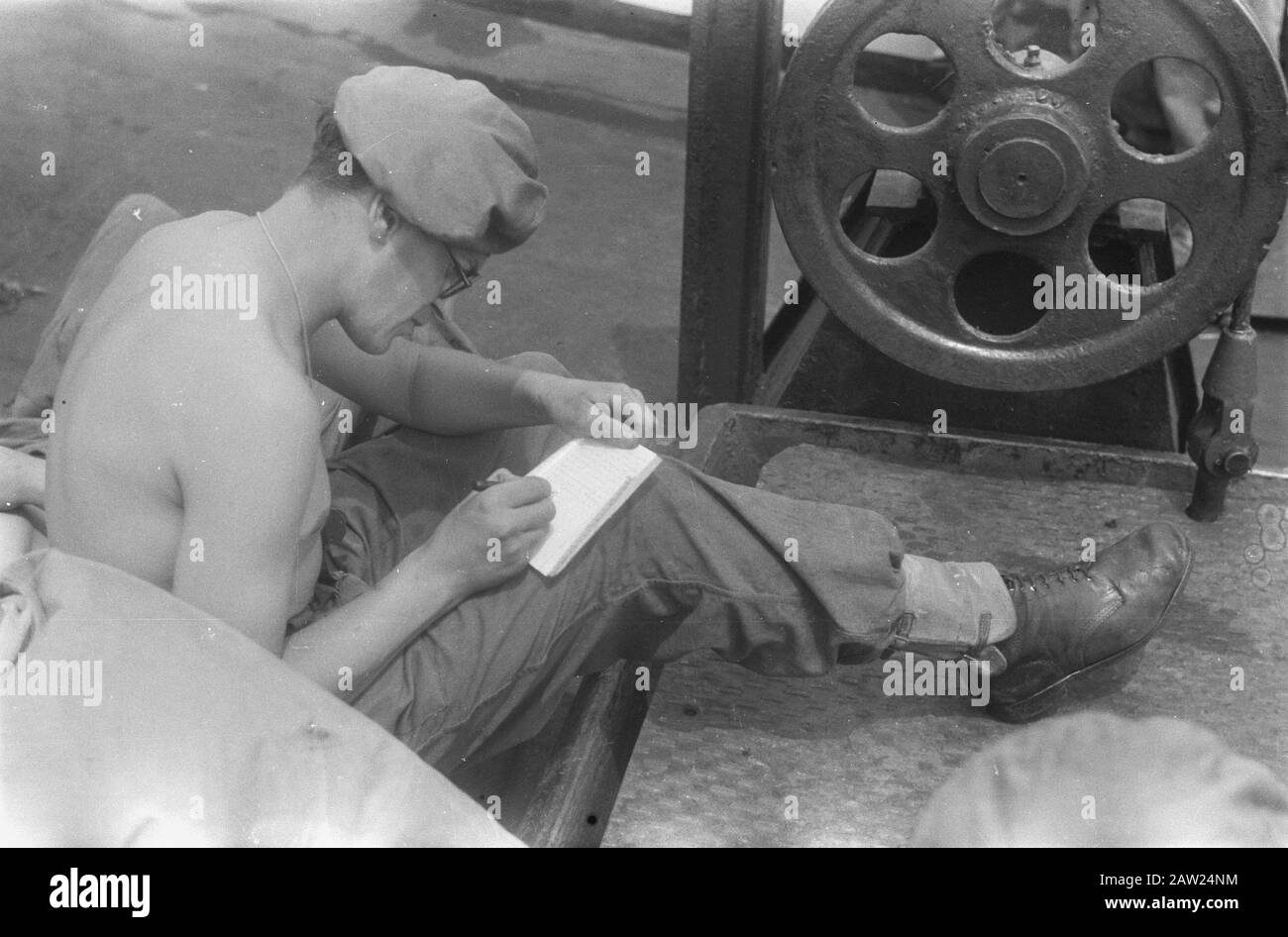 Soldier writing hi-res stock photography and images - Alamy