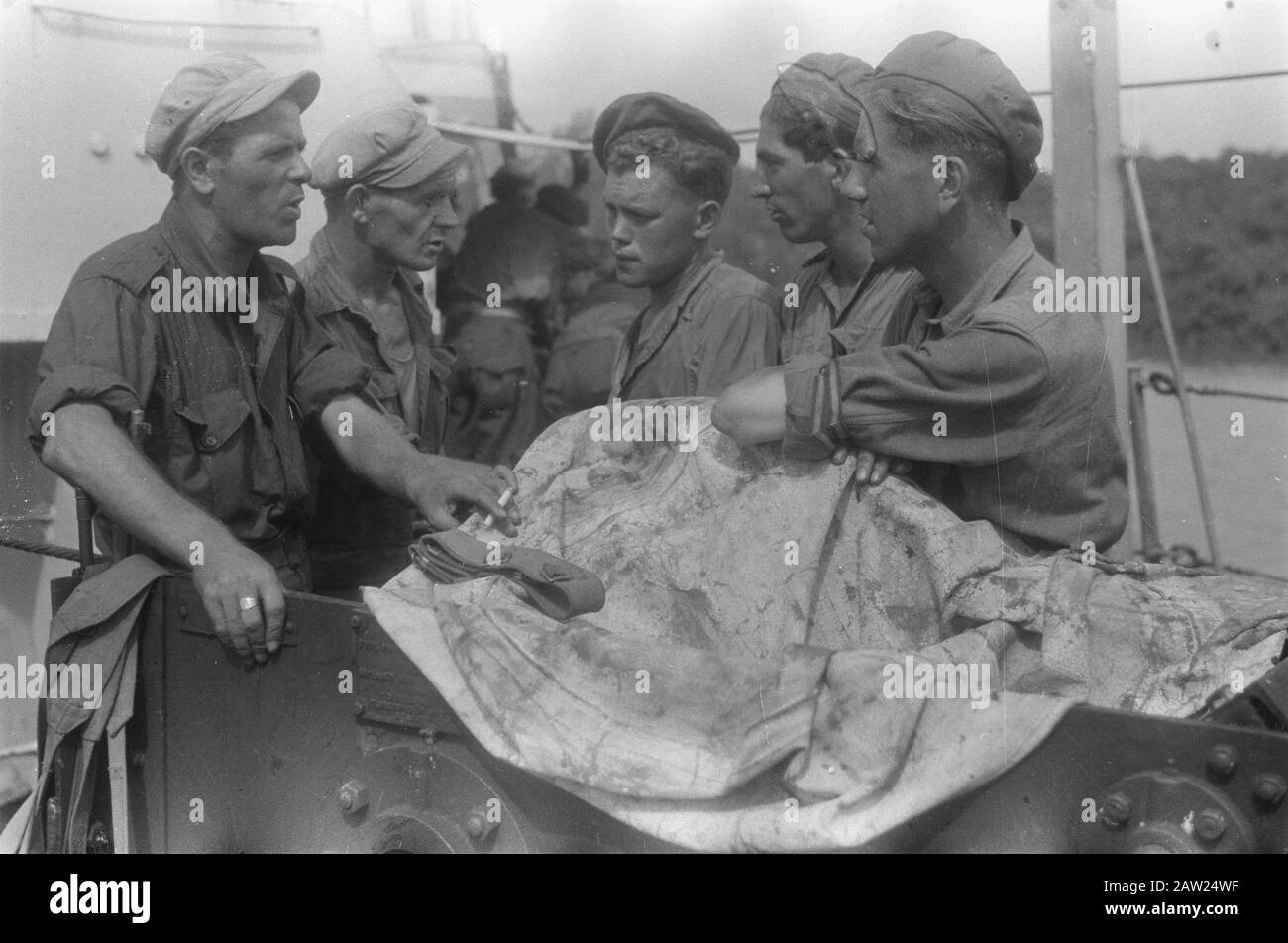 Older soldiers hi-res stock photography and images - Alamy