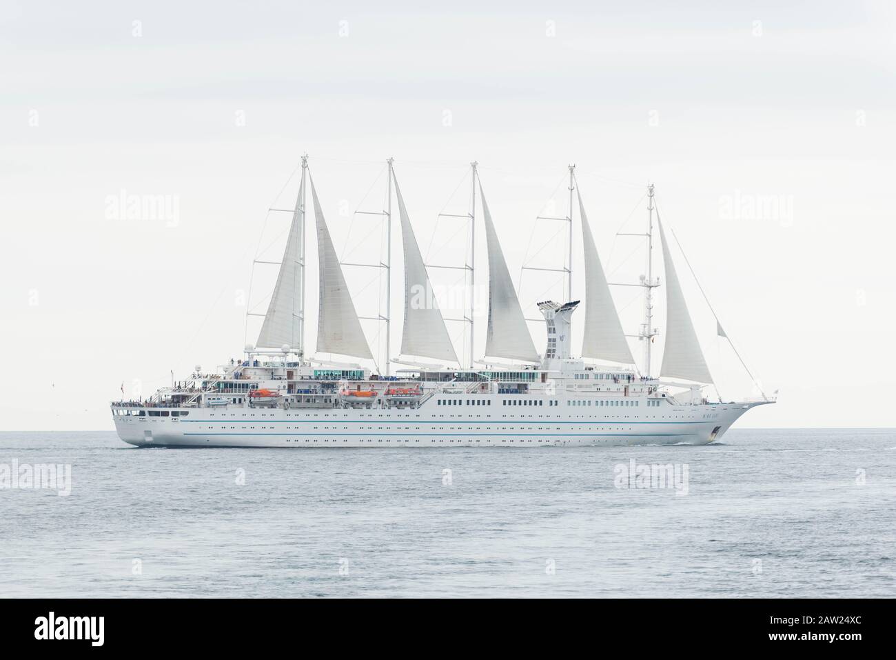 Big sailboat hi-res stock photography and images - Alamy
