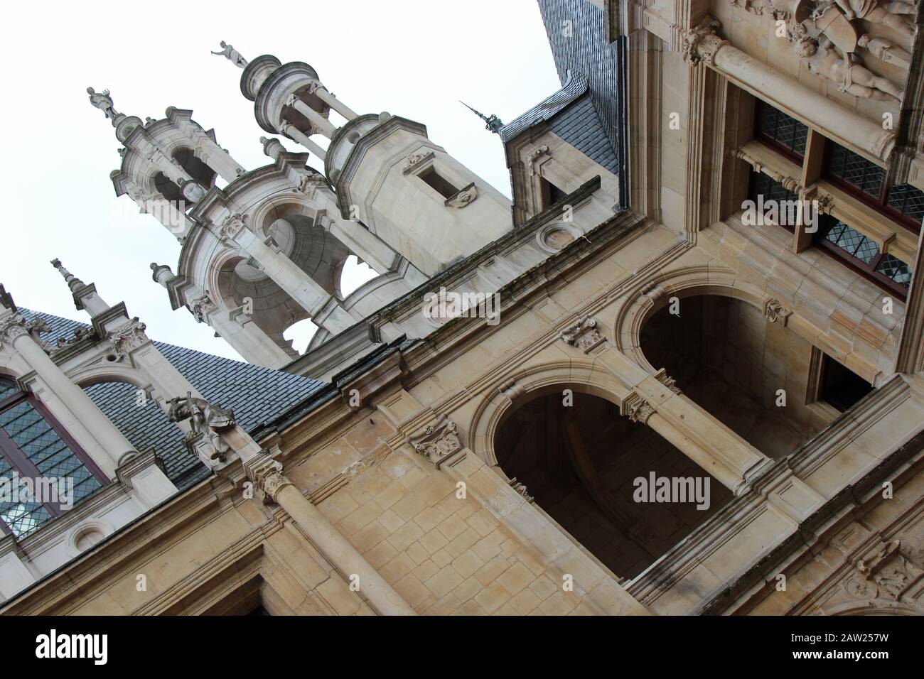 Manoir gothique hi-res stock photography and images - Alamy