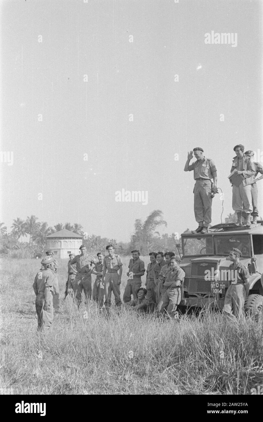 Army paratroopers training in Black and White Stock Photos & Images - Alamy