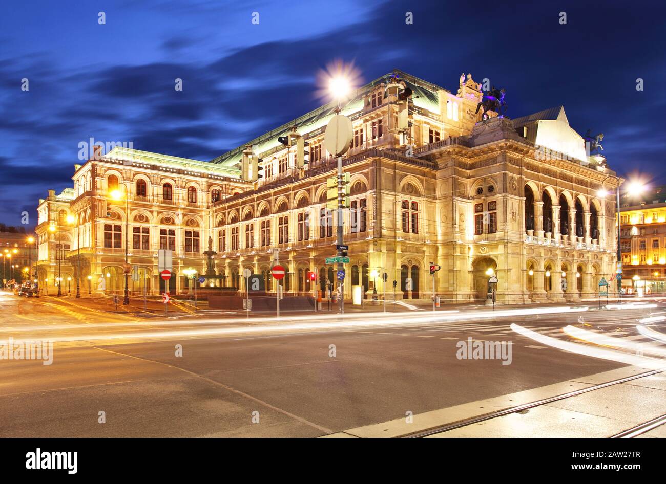 Vienna 's State Opera House at night, Austria Stock Photo - Alamy